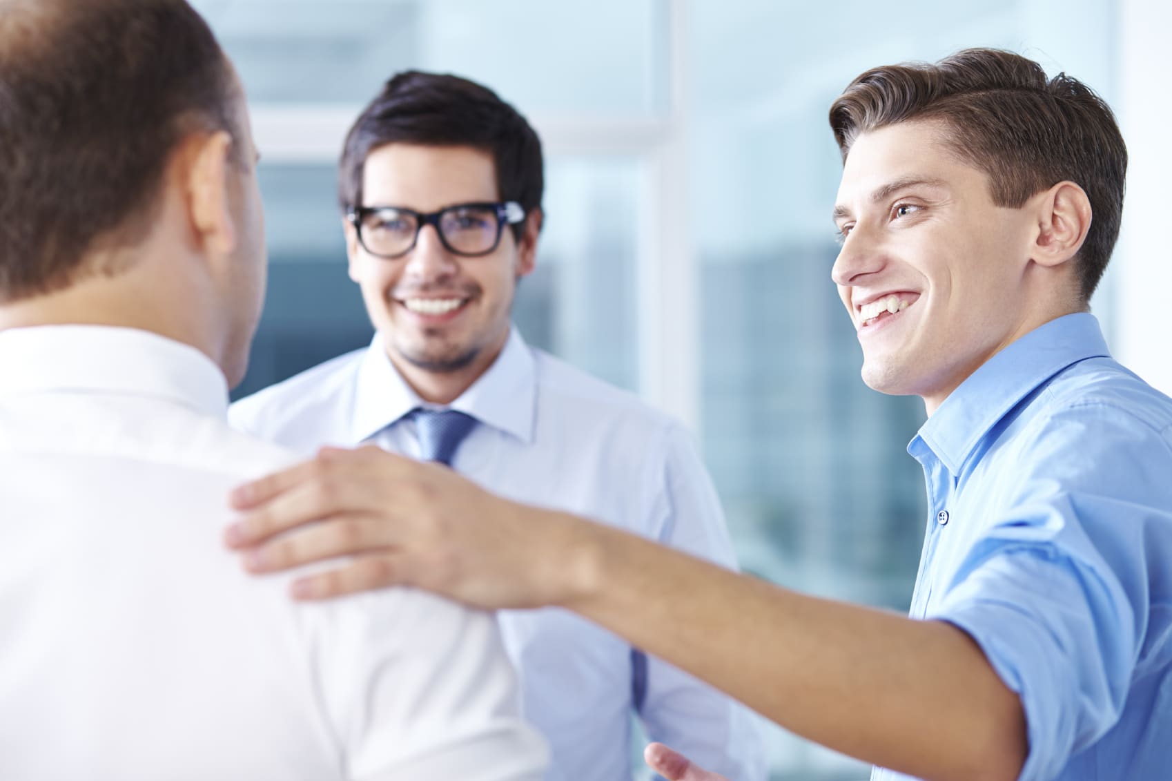 This Extremely Charming Man Reveals The Simple Secret To Making Friends ...