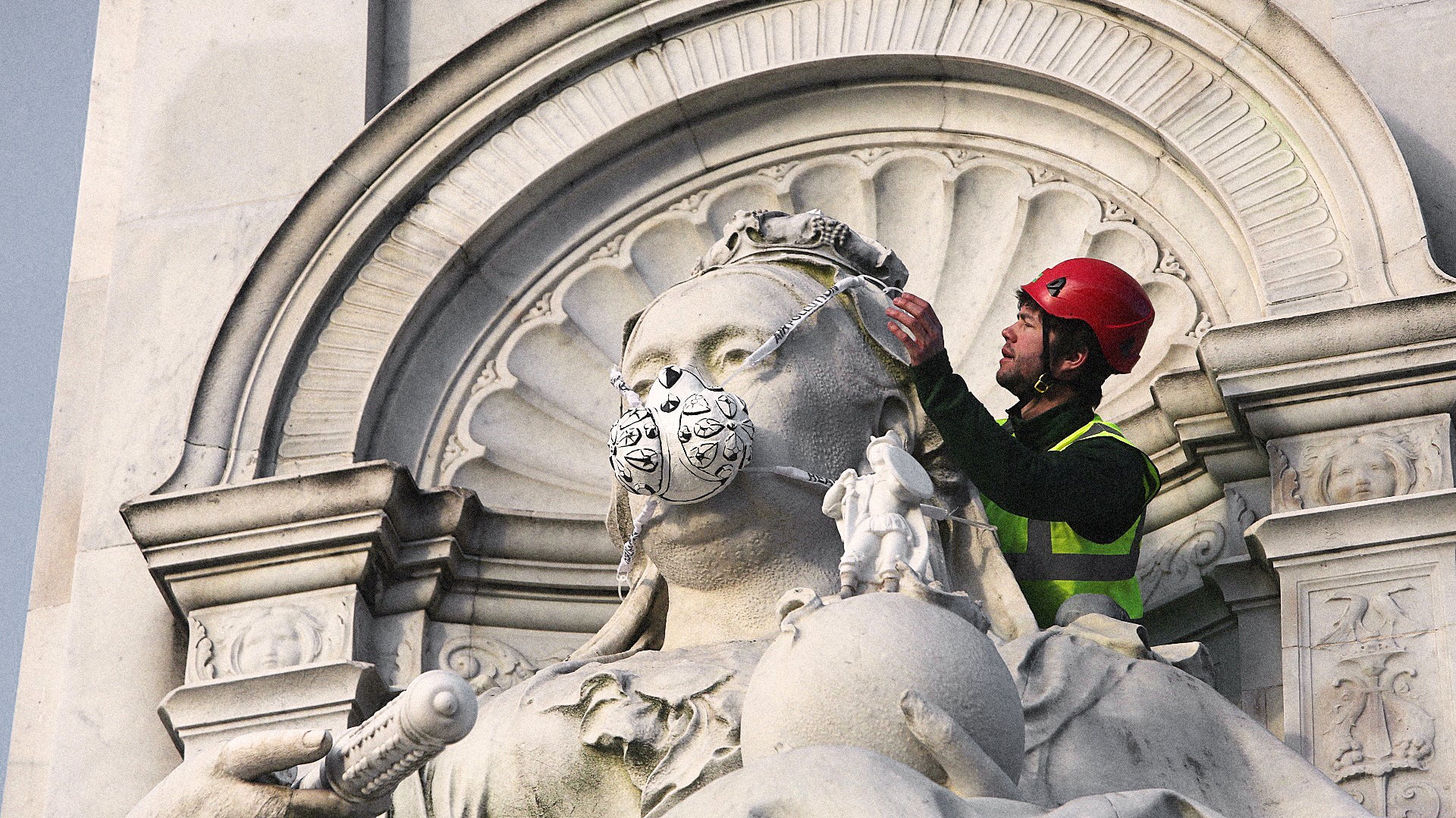 Greenpeace Fits Famous London Statues with Gas Masks To Protest Filthy ...