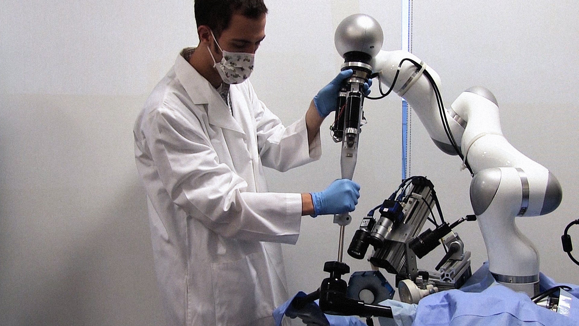 An Autonomous Robot Surgeon Just Successfully Sewed Up A Pig - Fast Company