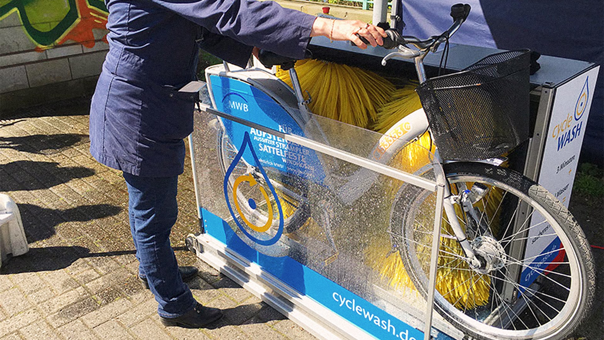 Keep Your Ride Shiny With The World's First Mobile Bike-Cleaning ...