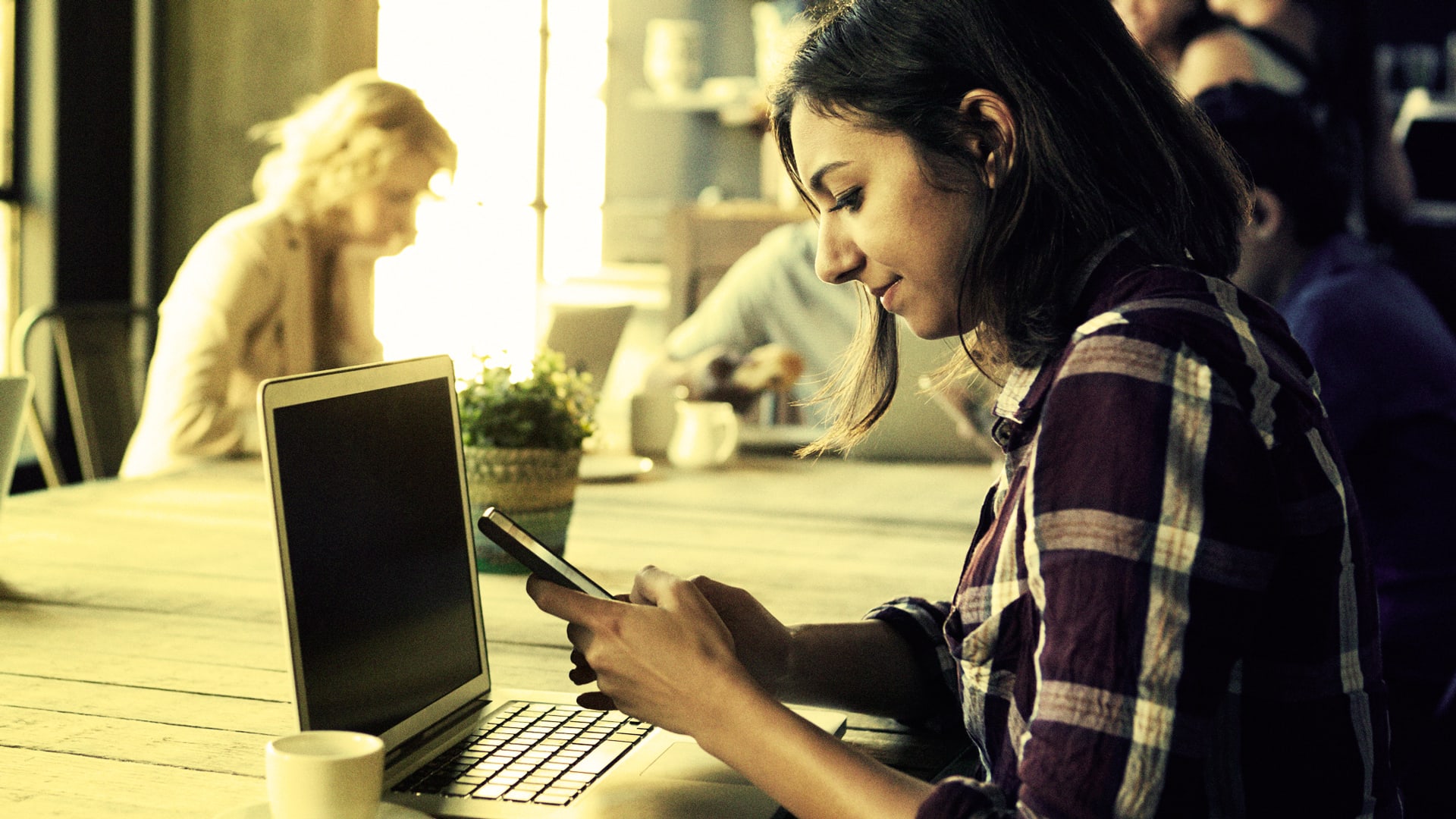 LinkedIn Data Shows More Cash-Strapped Millennials Turning To Part-Time Freelancing - Fast Company