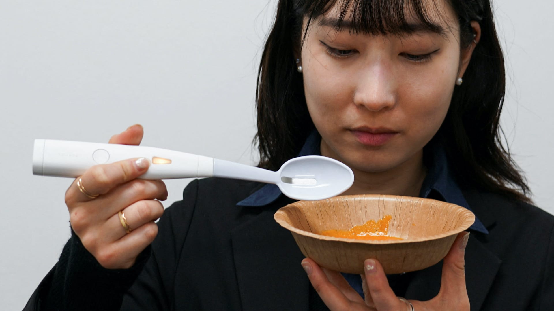 Kirin's award-winning electric spoon adds a salty taste without extra ...