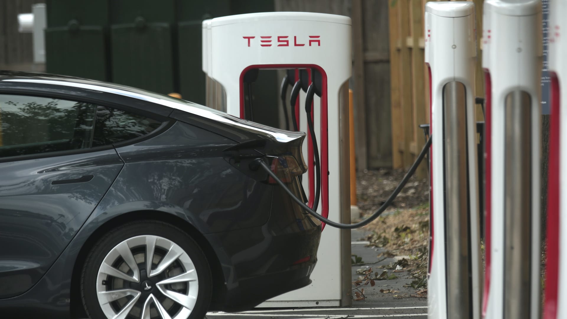 EV charging cable thefts are rising due to copper wiring - Fast Company