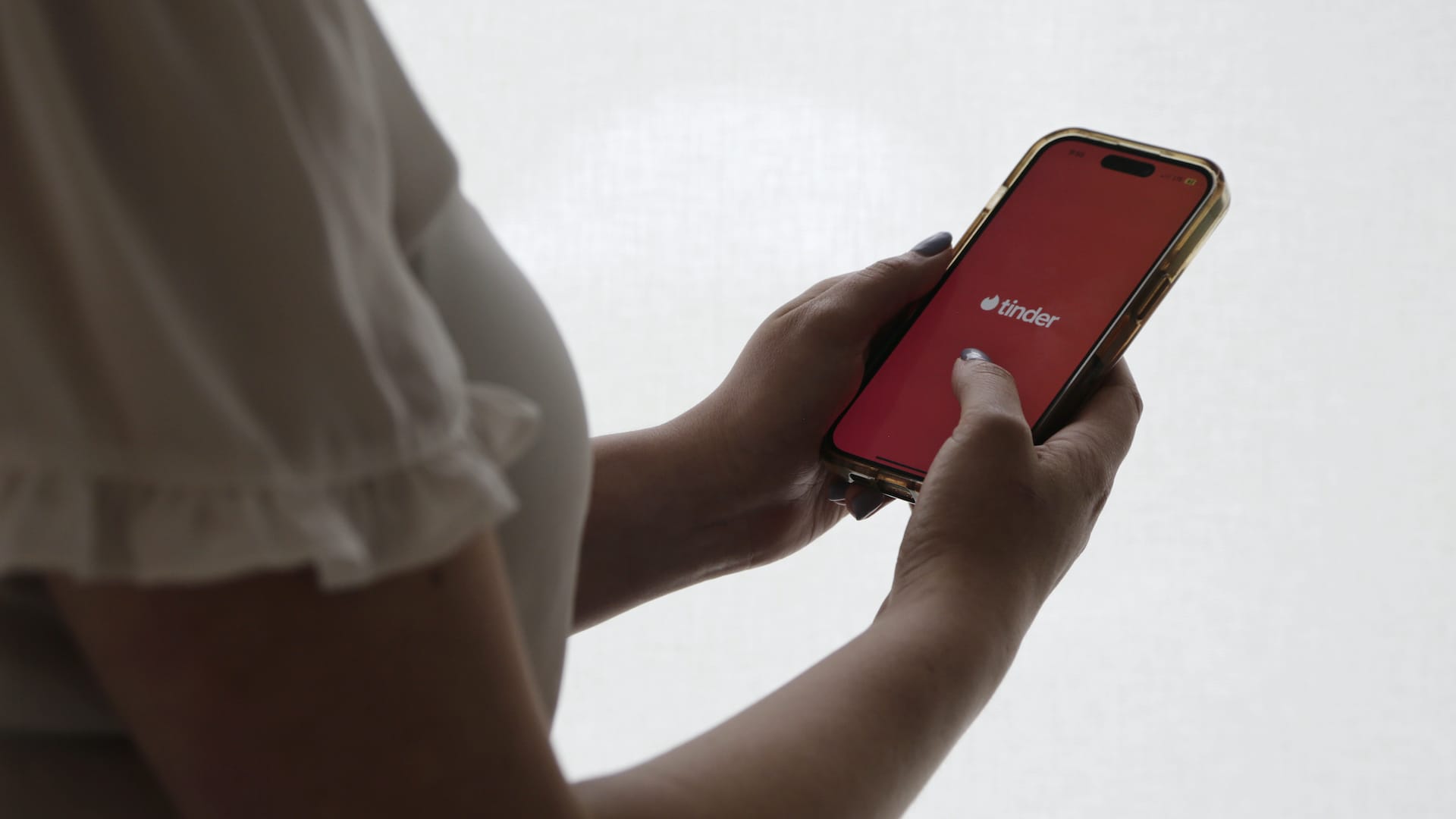 Singles are experiencing dating app burnout. Can AI help? - Fast Company