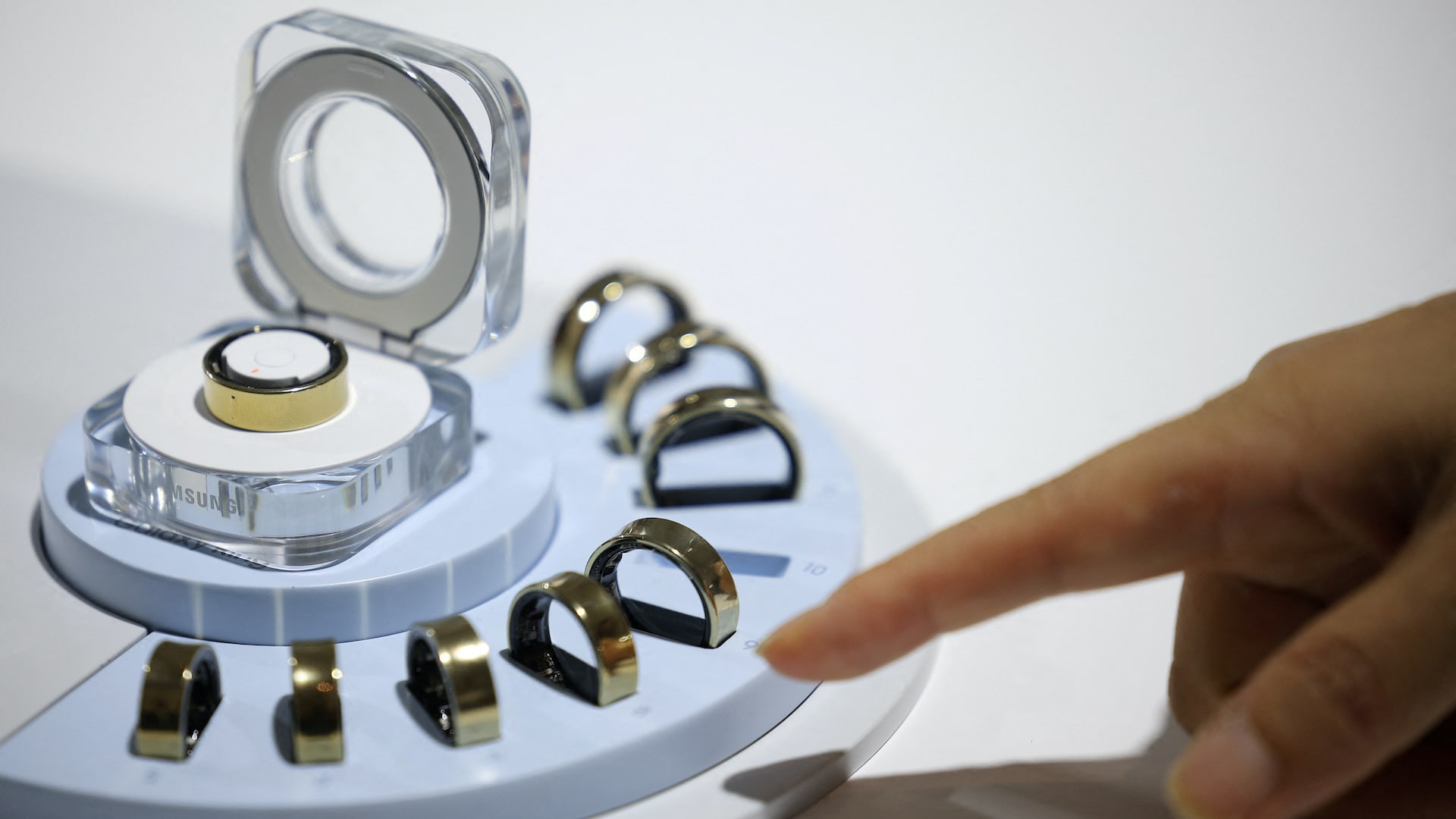 Samsung pushes AI features in new foldable smartphones, ring, and ...