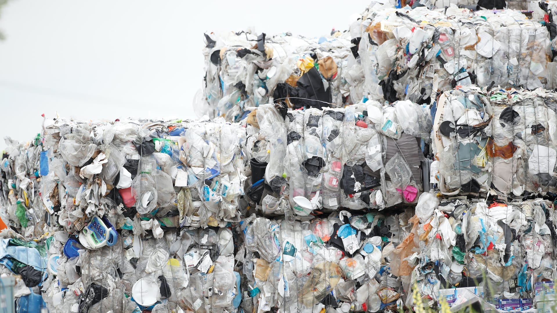 U.S. will support a global treaty that calls for less plastic ...