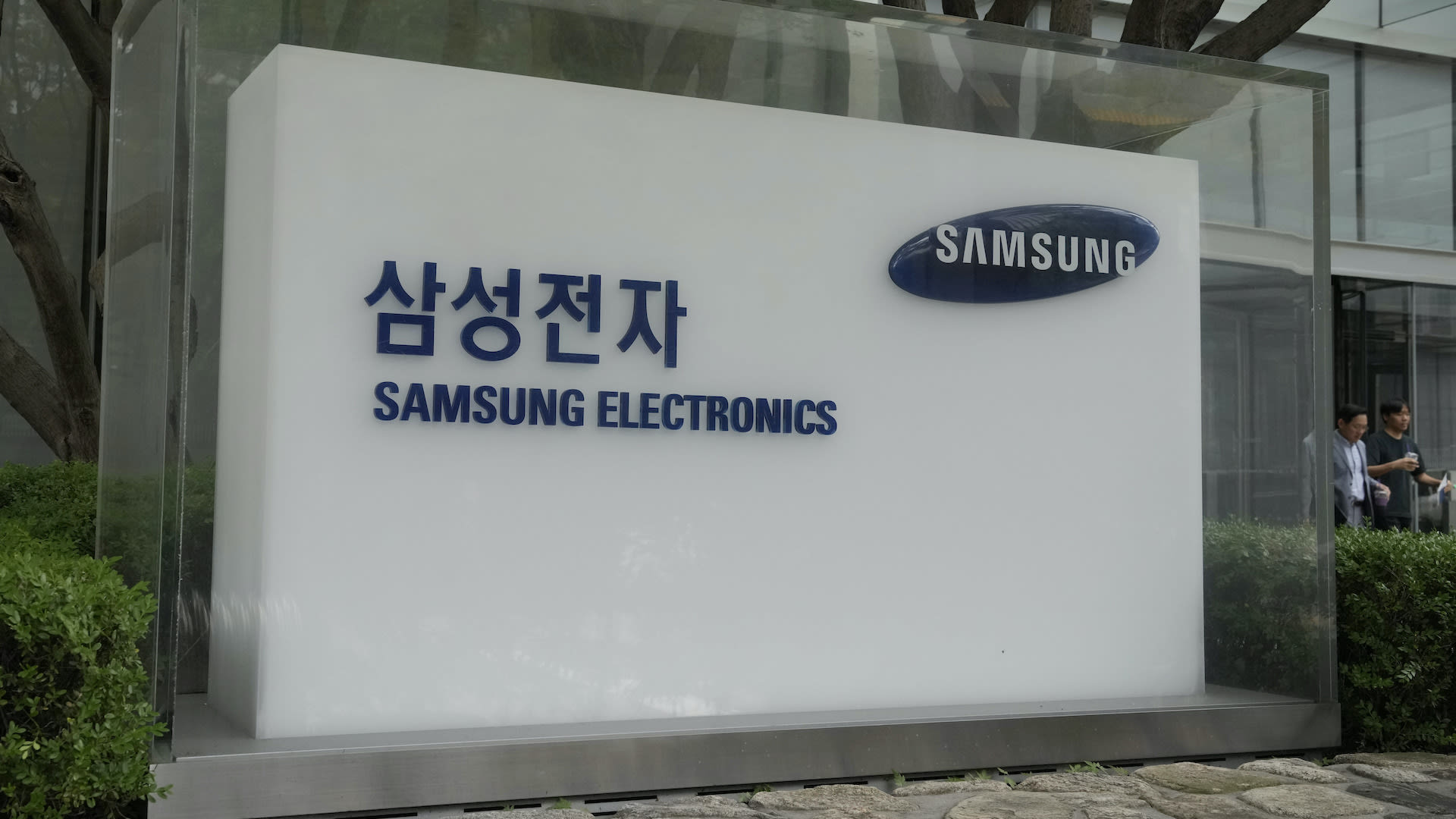 Samsung recalls more than 1 million electric ranges for stovetops after ...