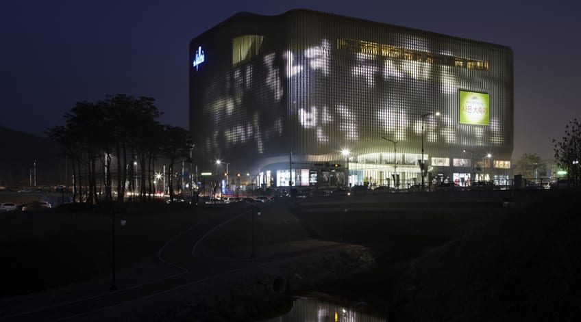 A Shopping Mall With Dancing Facade, as Pretty as a Museum [Video ...