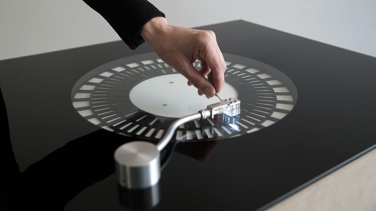 A Record Player With No Records, And Lasers Instead Of A Needle - Fast ...