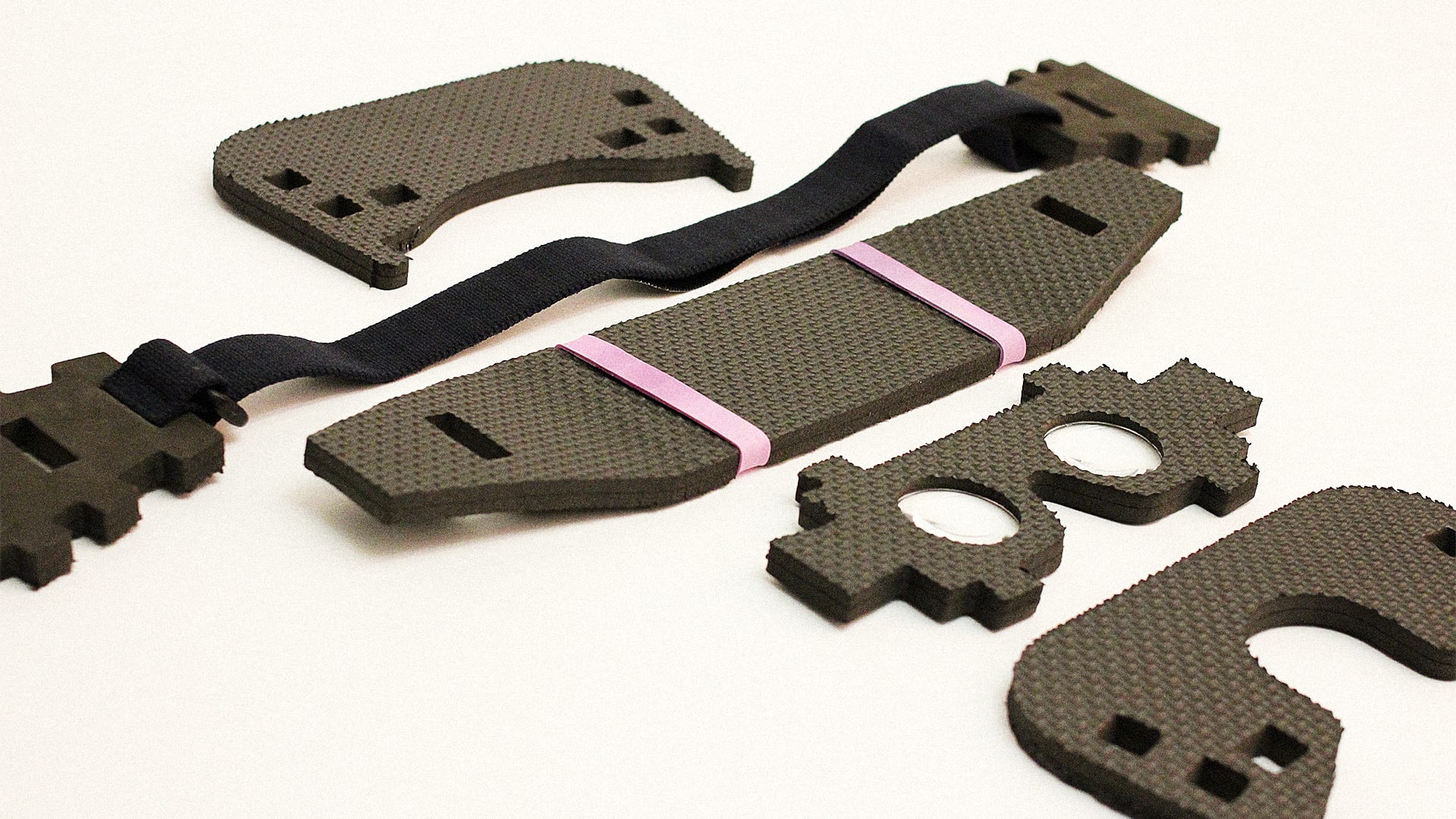 Frog Designs A Distraction Device For Burn Patients In Pain - Fast Company