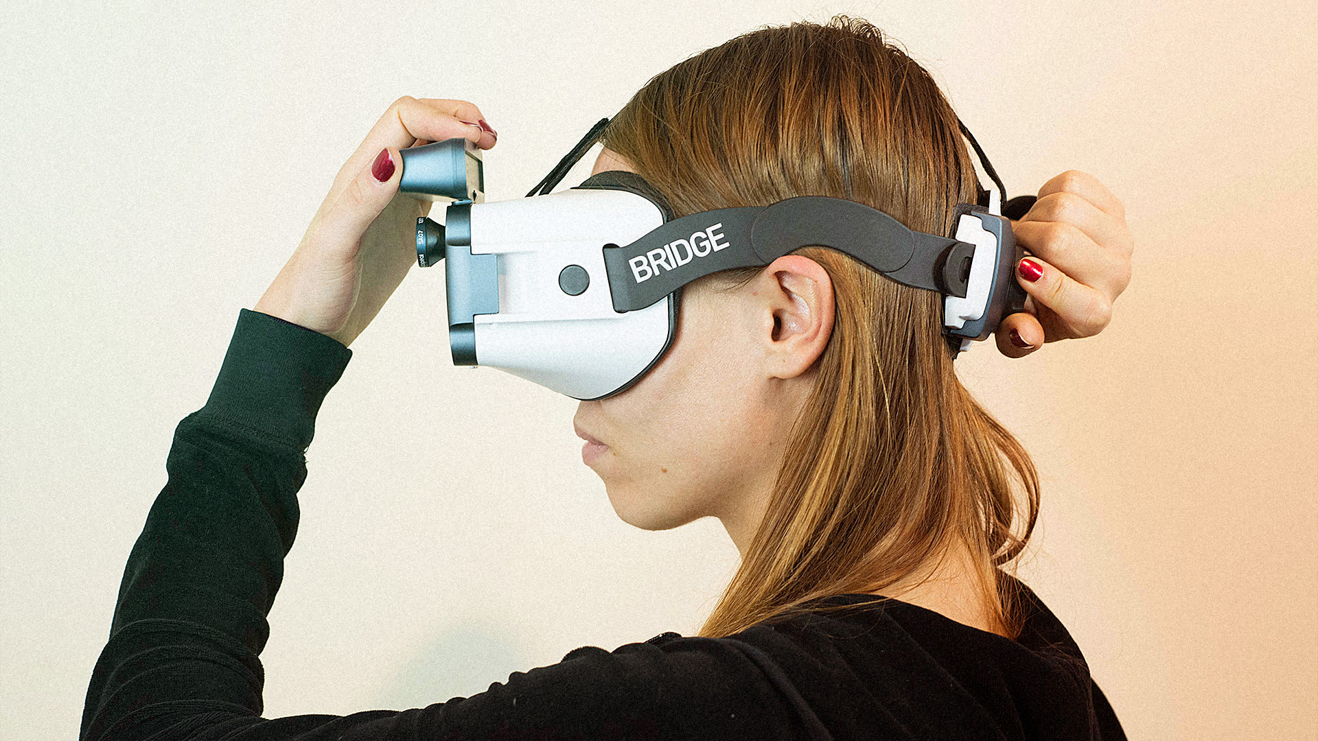 This VR Headset Has A Secret Weapon: A 3D Scanner - Fast Company