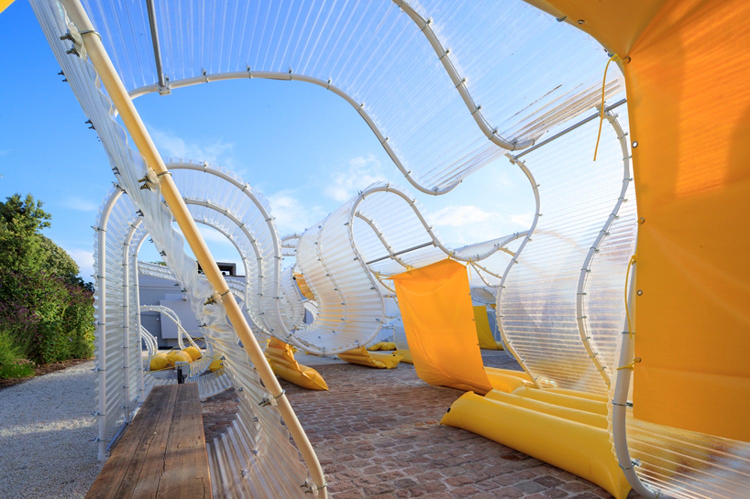 This Maze-Like Pavilion Is Designed For One Thing: Summertime Lounging ...