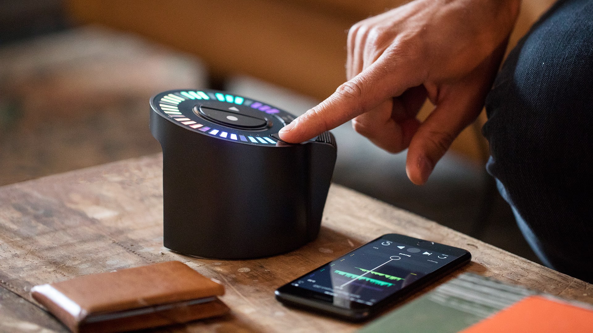 This Little Wireless Gadget Turns Your iPhone Into A DIY Recording ...