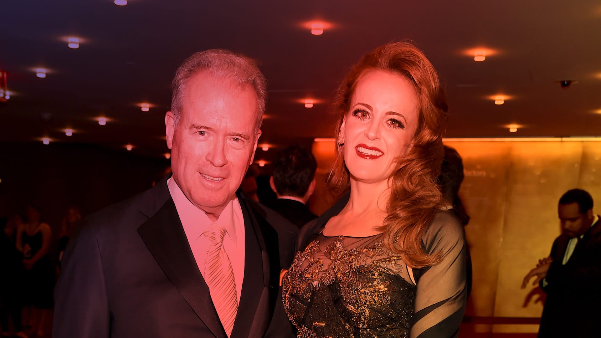 Robert Mercer is selling his stake in Breitbart ... to his daughters ...
