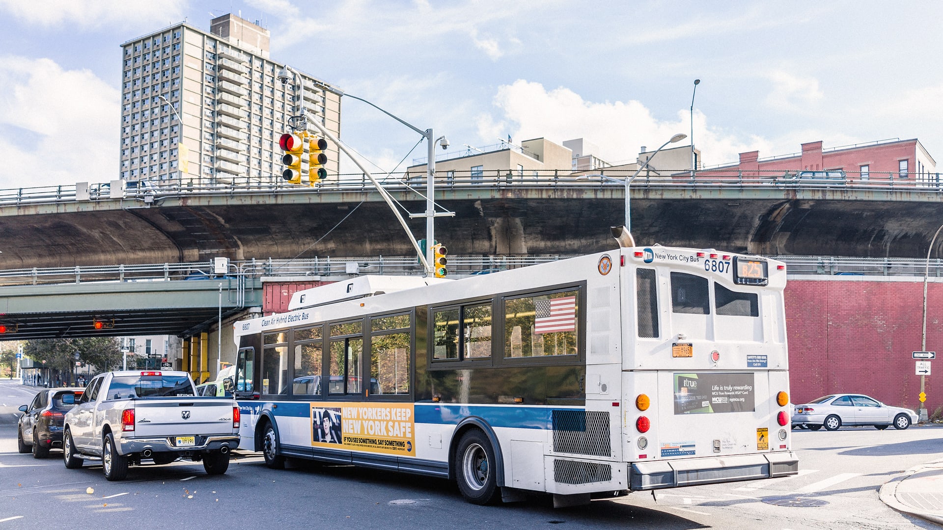AI And Open Data Show Just How Often Cars Block Bus And Bike Lanes ...