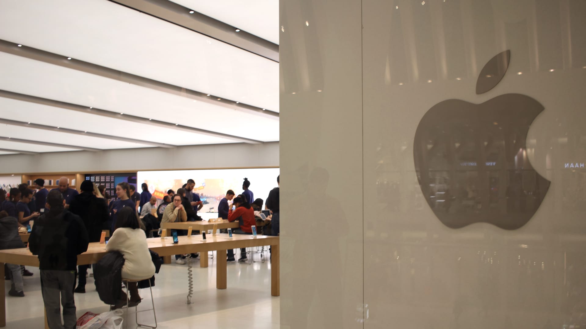 Here Are Just 5 Of Apple's Tactics To Get Us Emotionally Connected To ...