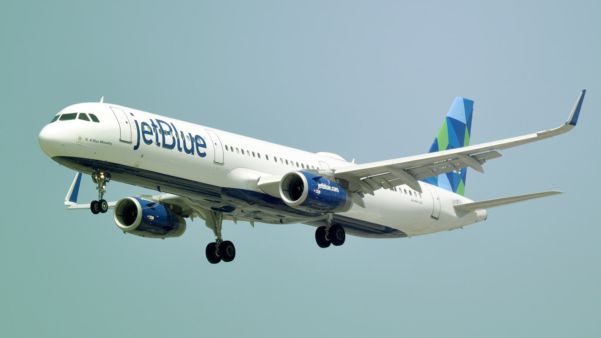 JetBlue will sell seats on semi-private jets for semi-millionaires ...