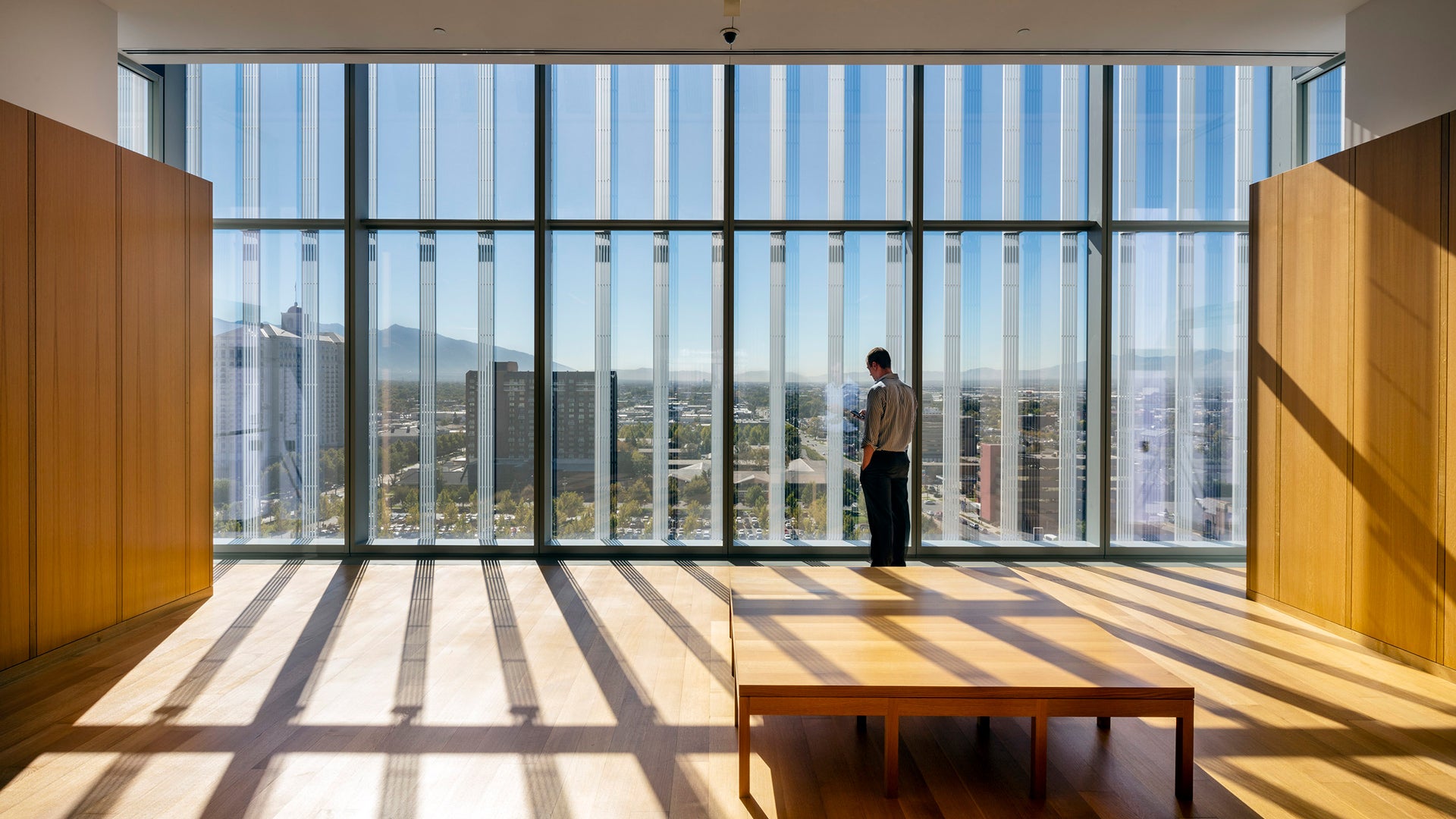 Designer James Carpenter puts Apple's glass fetish to shame - Fast Company