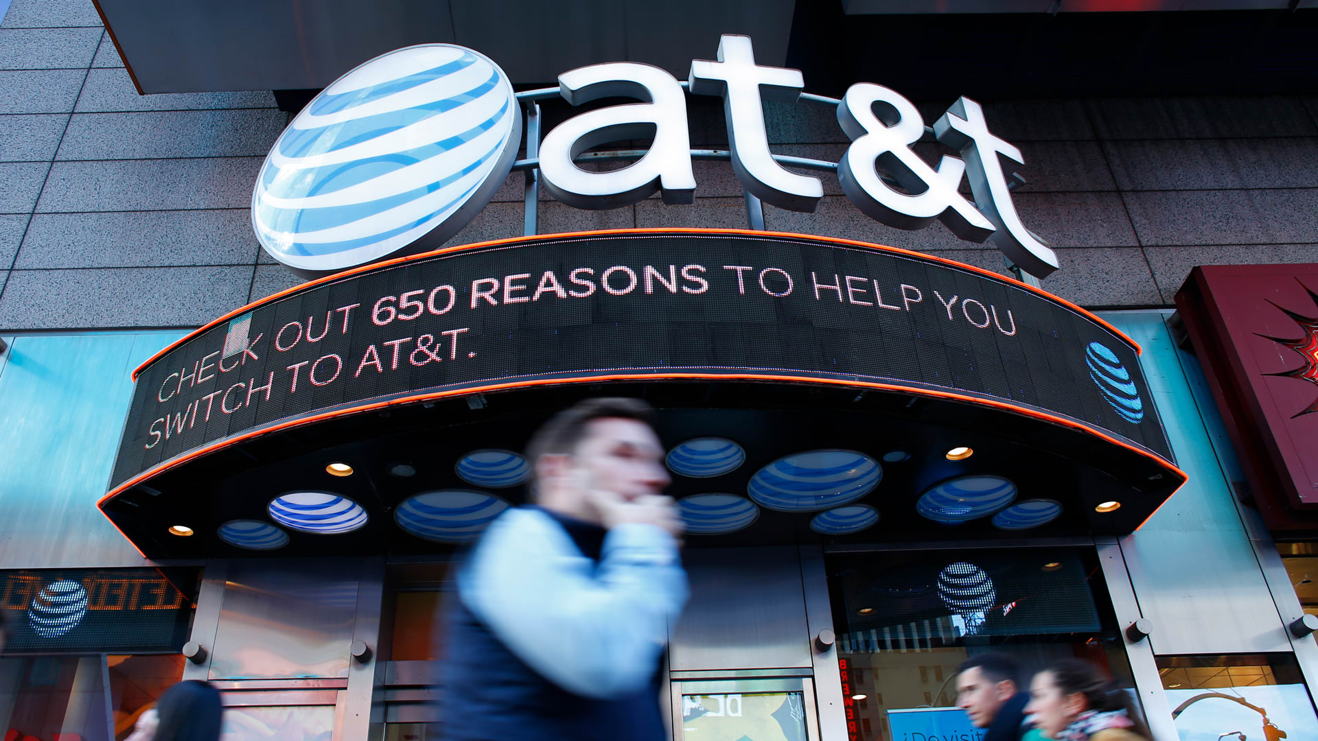 Everything AT&T has done in 3 weeks to take on Facebook and Netflix ...