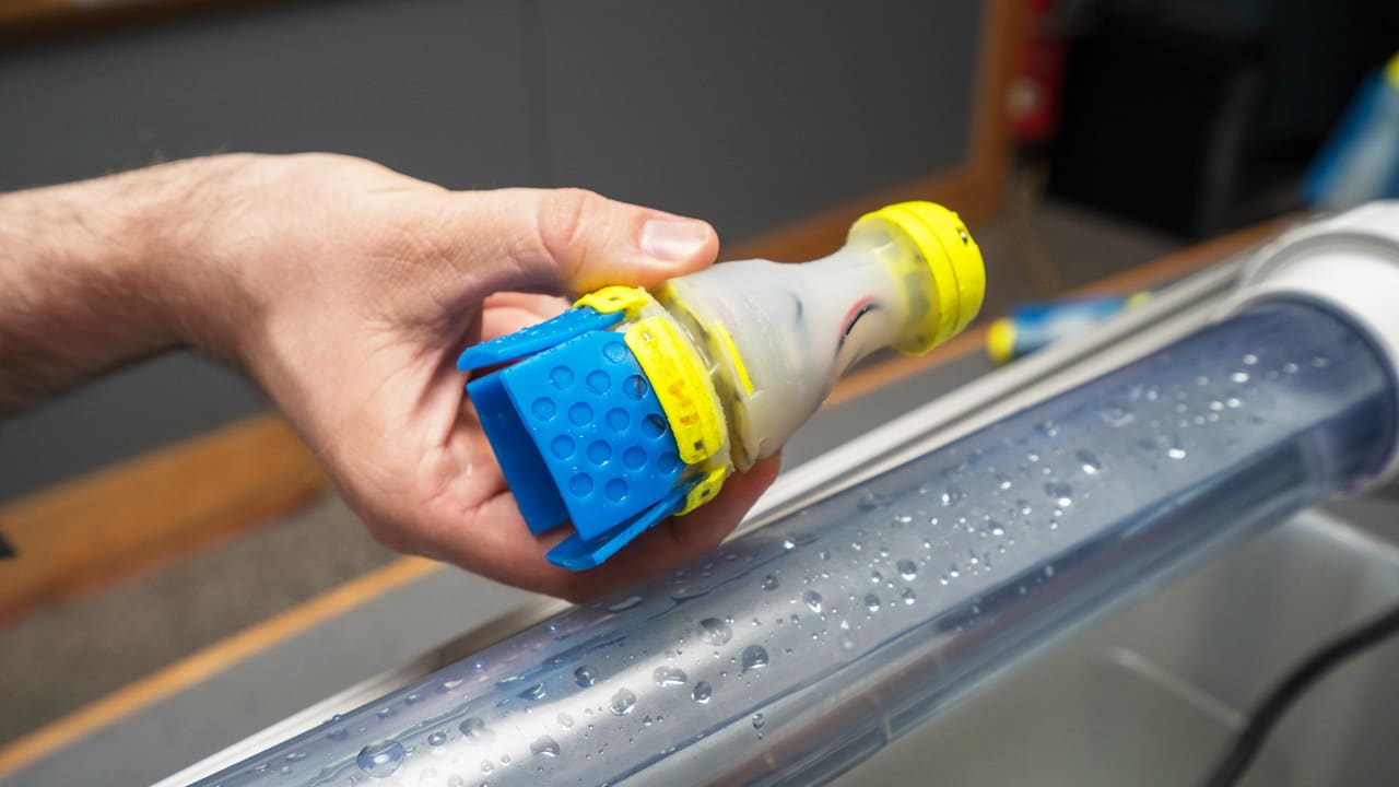 This little robot swims through pipes and finds out if they're leaking ...