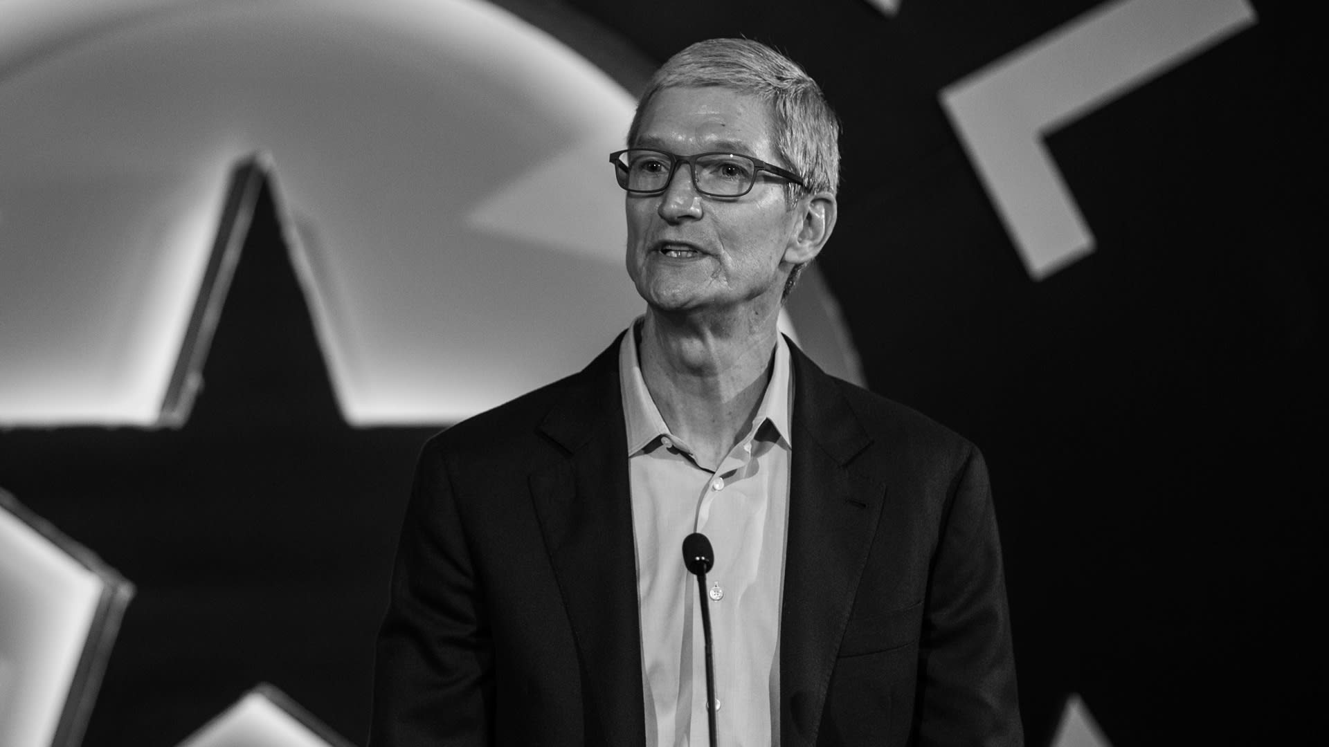Tim Cook: Don't worry about a Facebook-style data breach at Apple ...