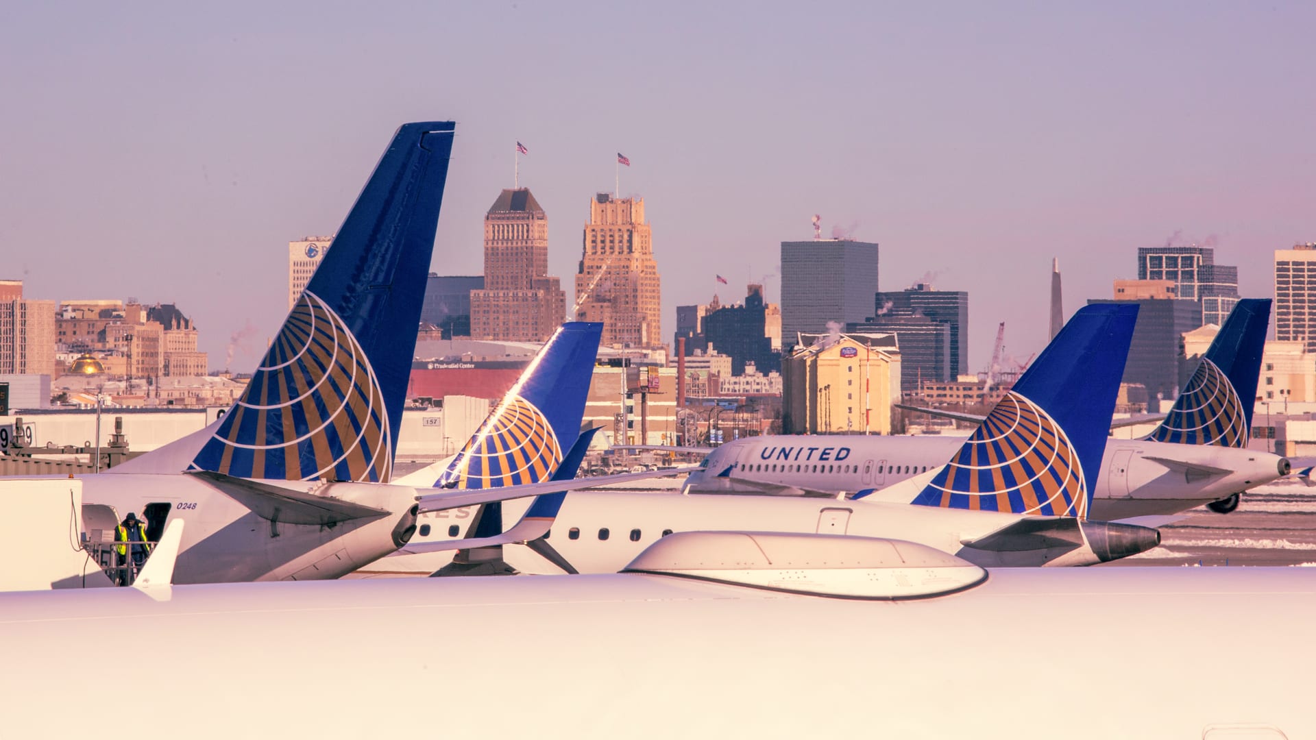 Apple buys $150 million worth of plane tickets a year from United ...