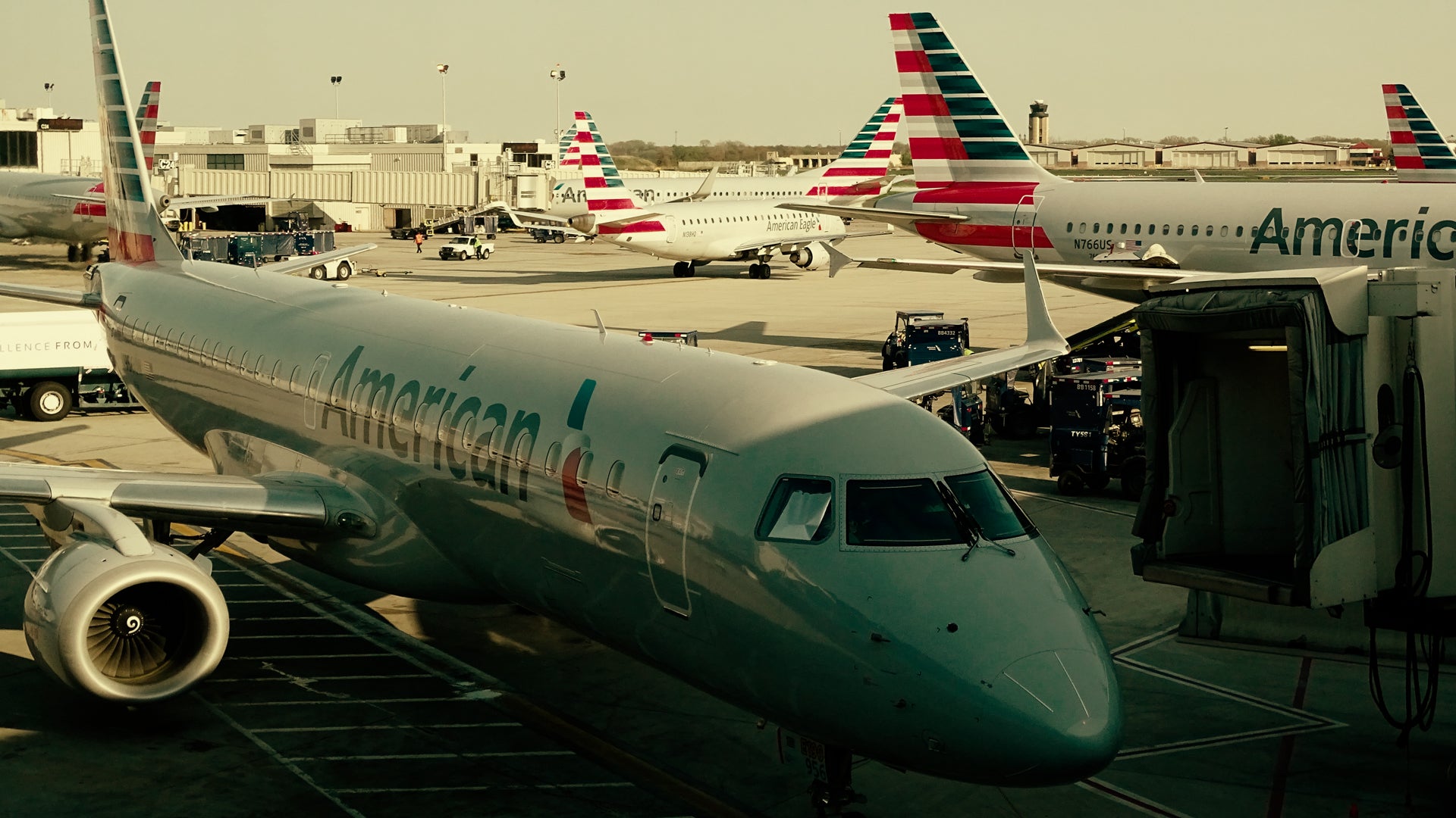 American Airlines is letting passengers stream free Apple Music for the ...