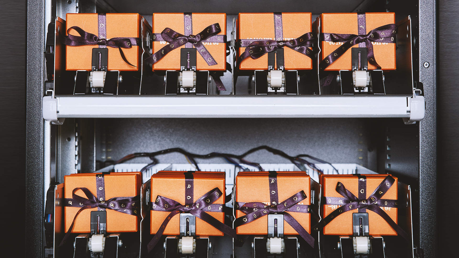 This luxury vending machine dispenses $1,000 diamond-encrusted pendants ...