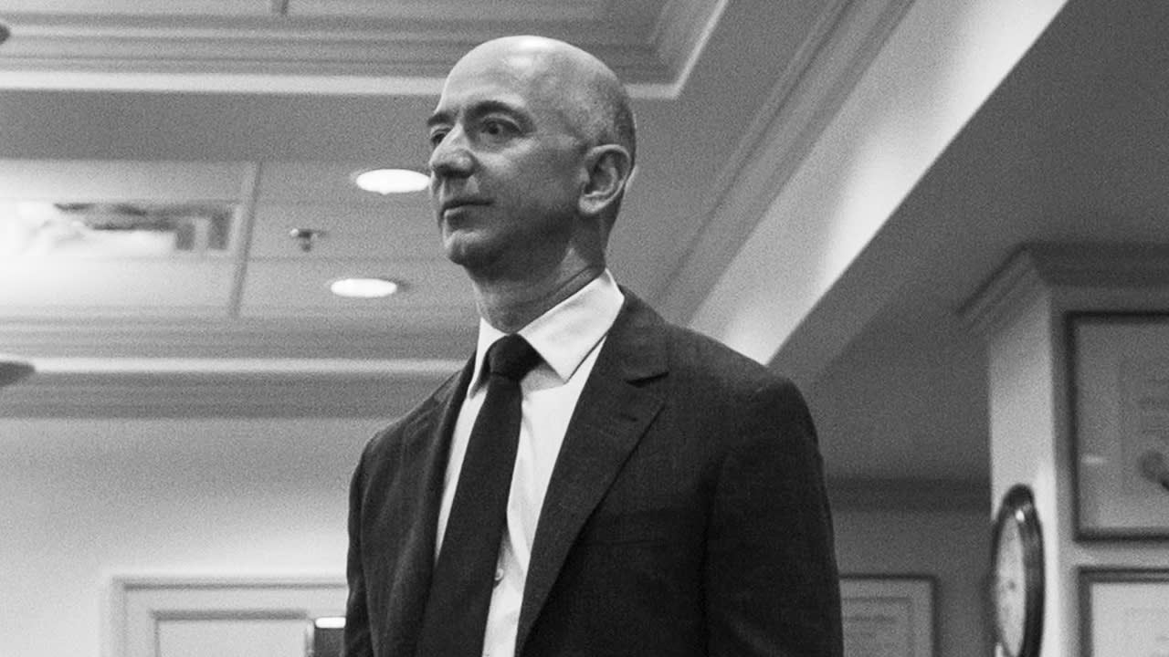 Jeff Bezos's lover's brother leaked private texts: report - Fast Company