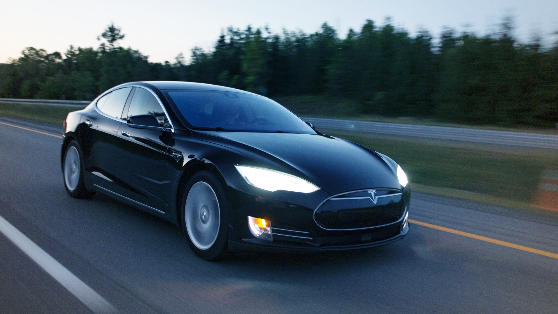 Tesla introduces "Dog Mode" so Fido remains safe and comfortable in a ...