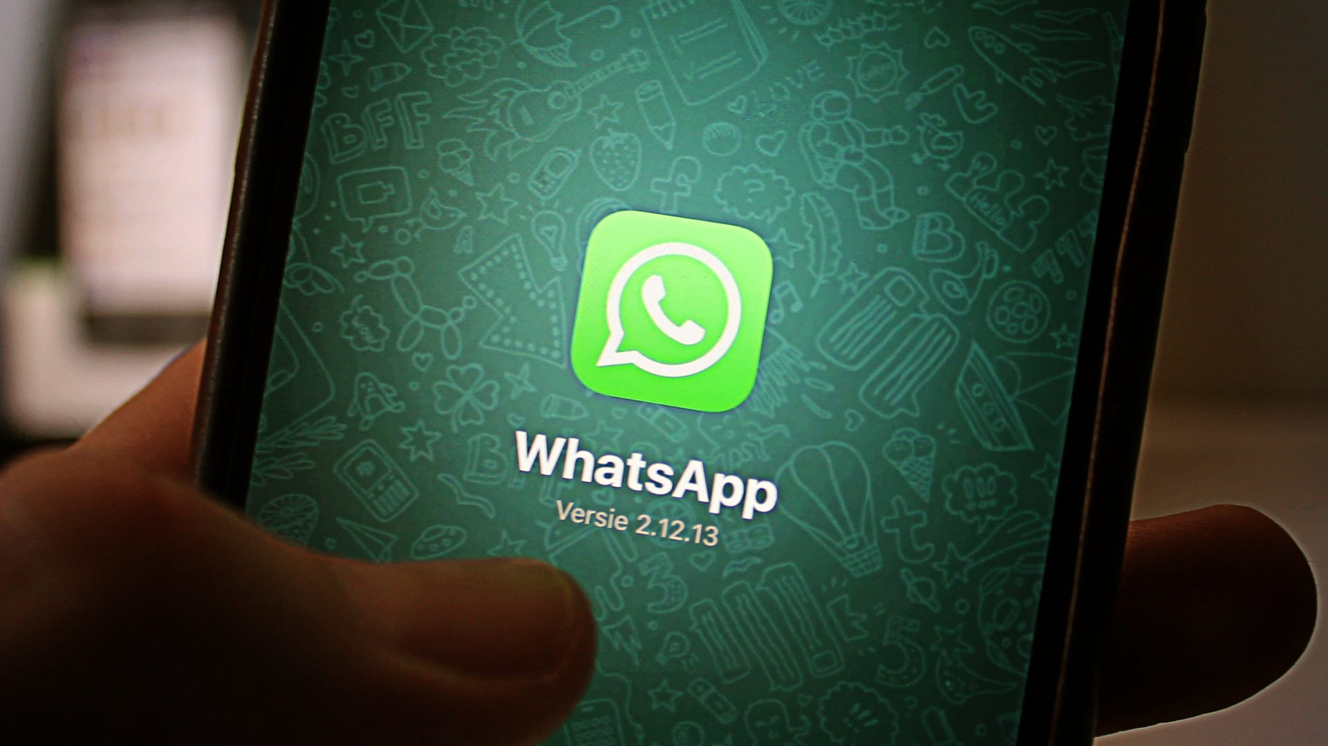 WhatsApp now lets you secure your messages behind Face ID and Touch ID ...