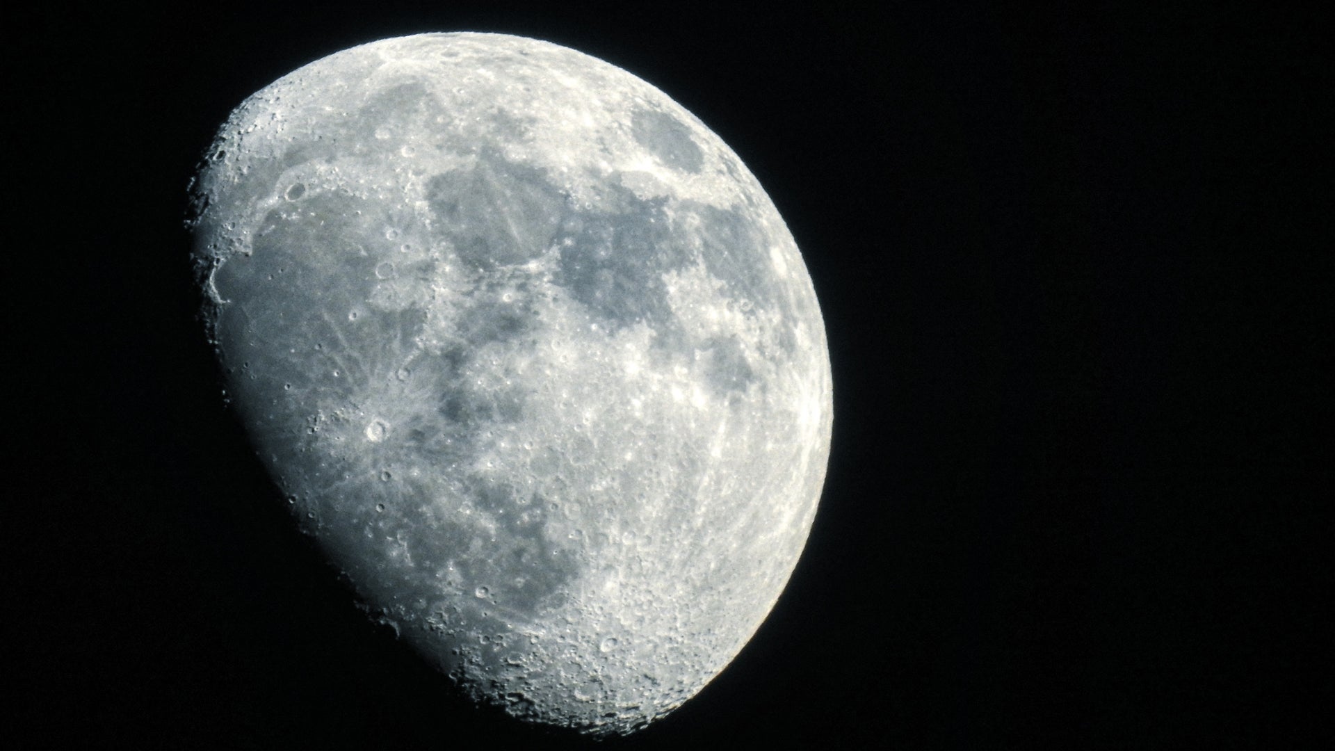 You can now help search for David Copperfield's secrets on the moon ...