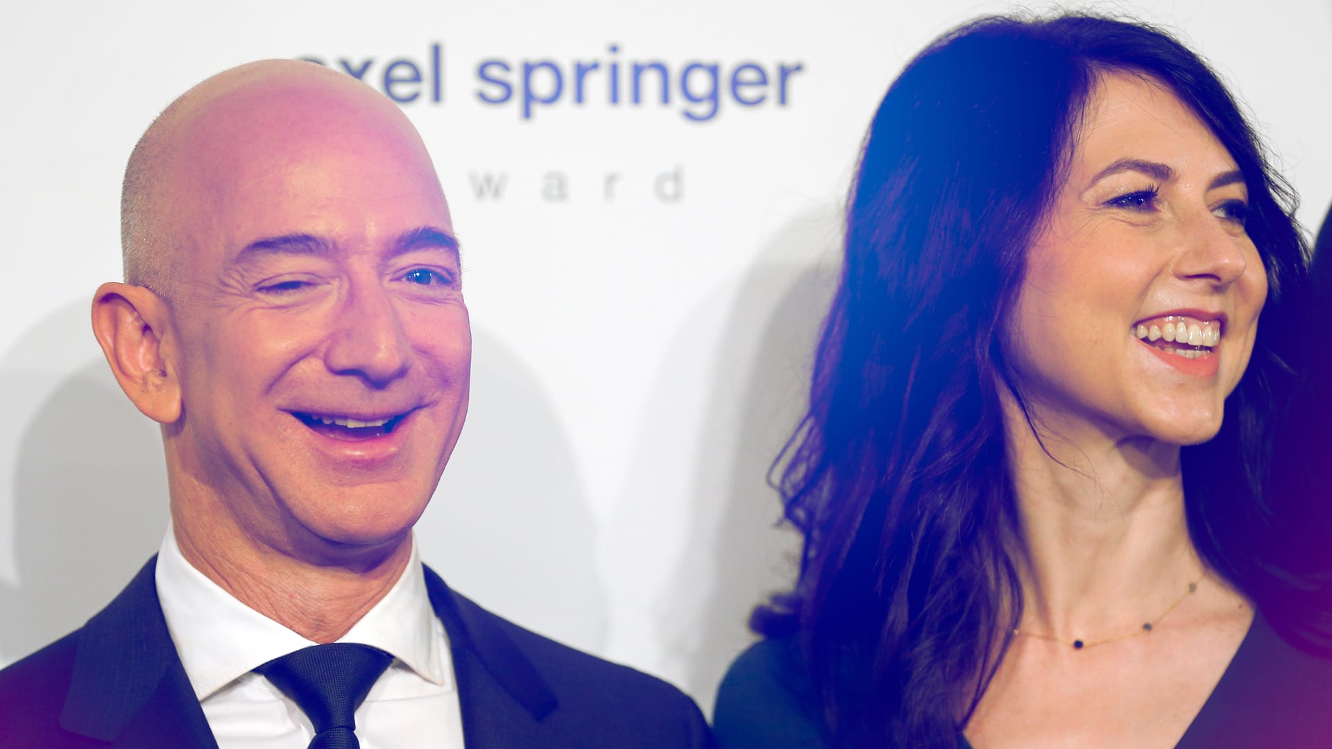 MacKenzie Bezos joins the Giving Pledge. Still no sign of Jeff - Fast ... MacKenzie Bezos joins the Giving Pledge. Still no sign of Jeff - Fast ...