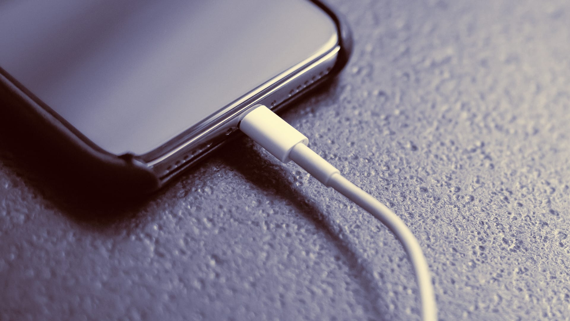 Target recall: Retail giant's iPhone Lightning cables can catch fire ...