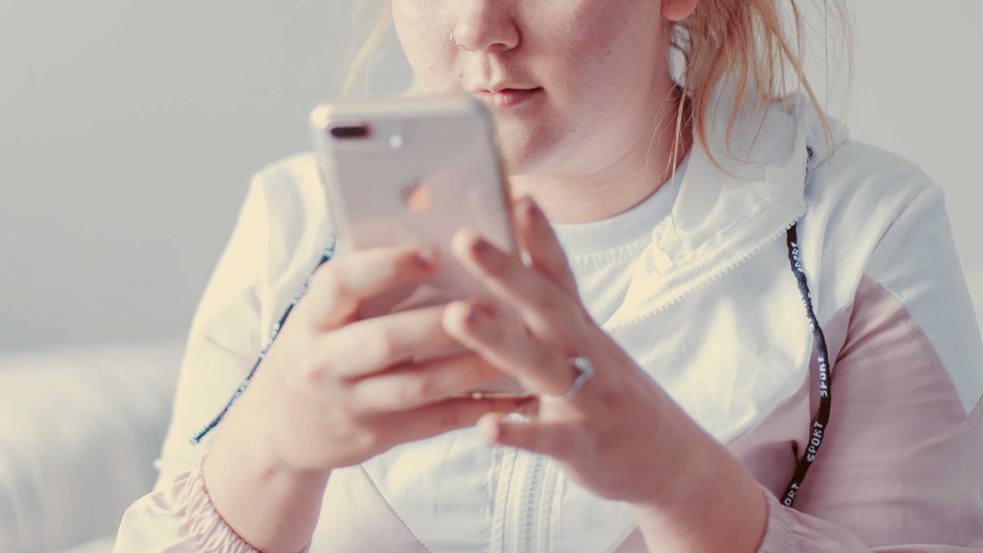 Anonymous Q&A app YOLO is a hit with Snapchat teens, but bullying ...