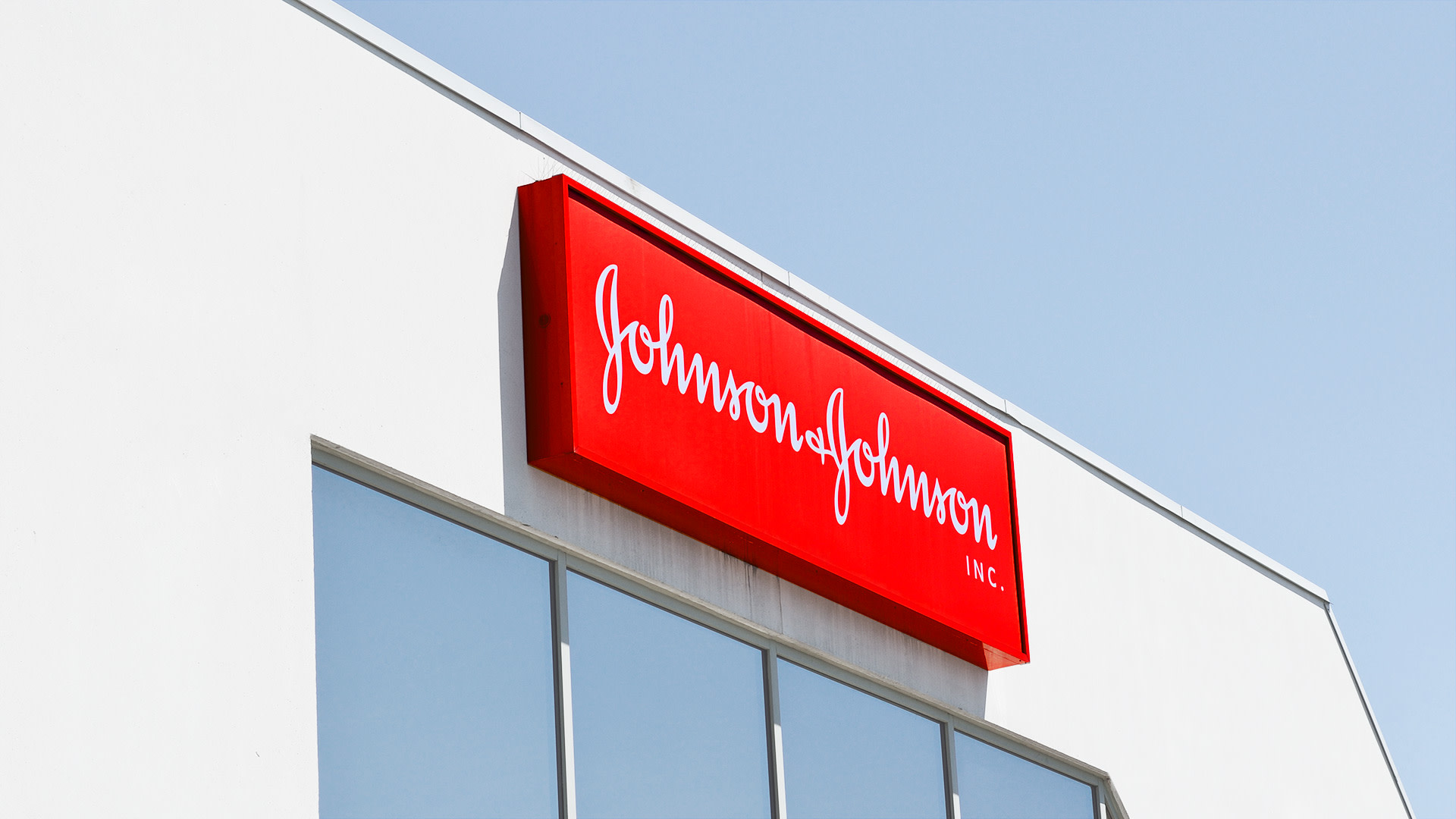 Johnson & Johnson must pay $572 million in landmark opioid case - Fast ...