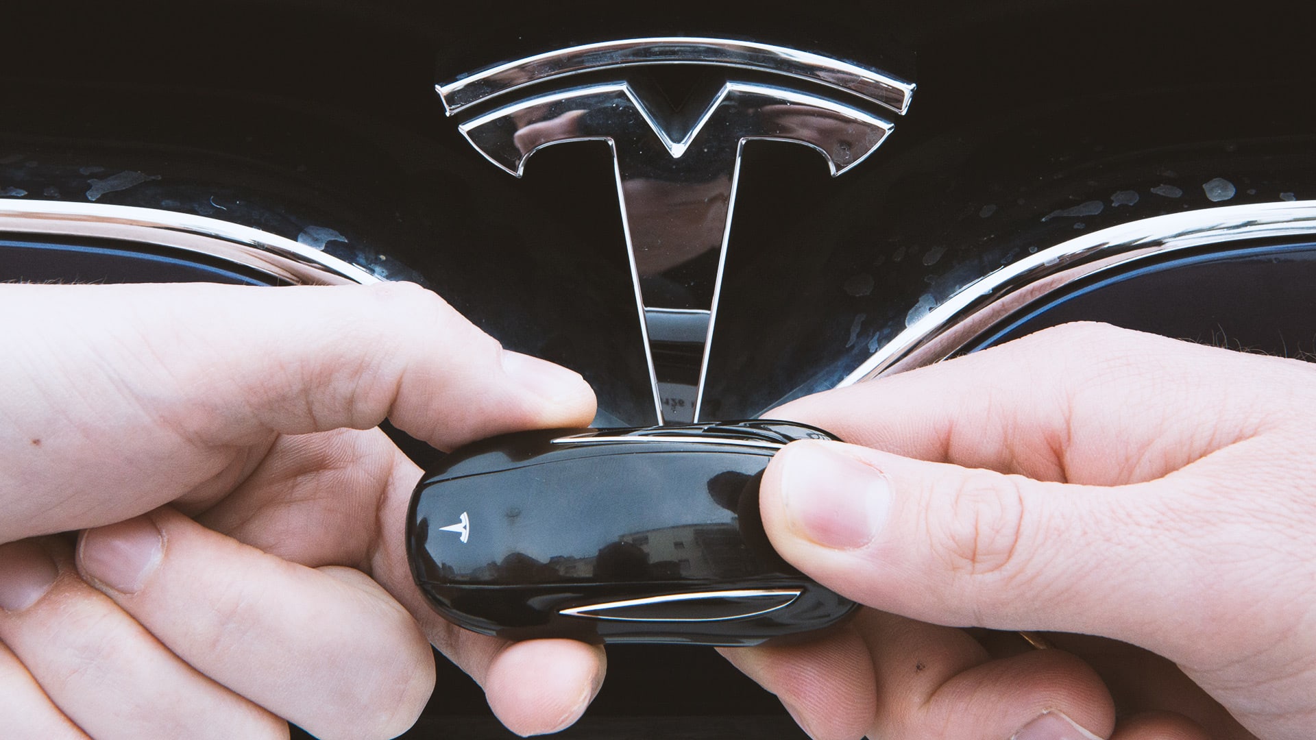 Tesla faces another security issue after researchers hack its key fobs ...