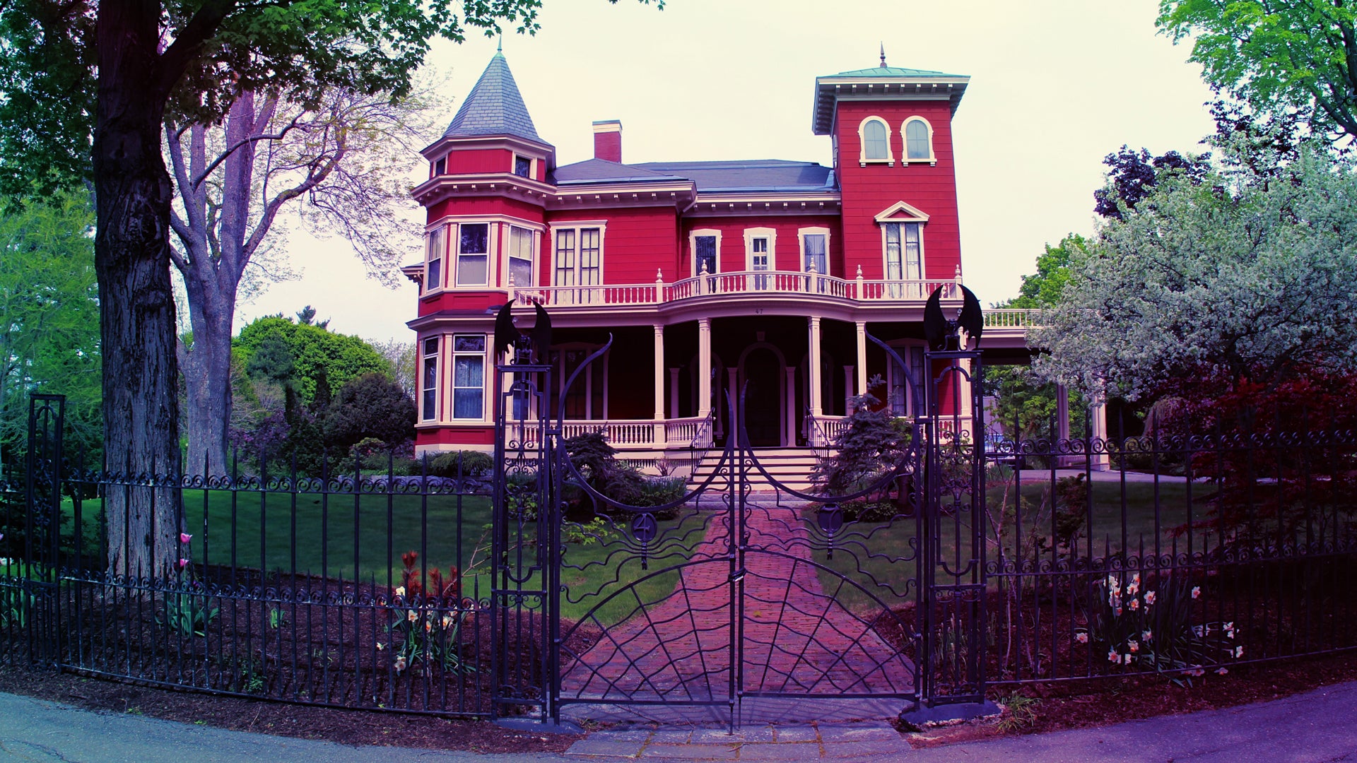 What Does Stephen King's House Look Like