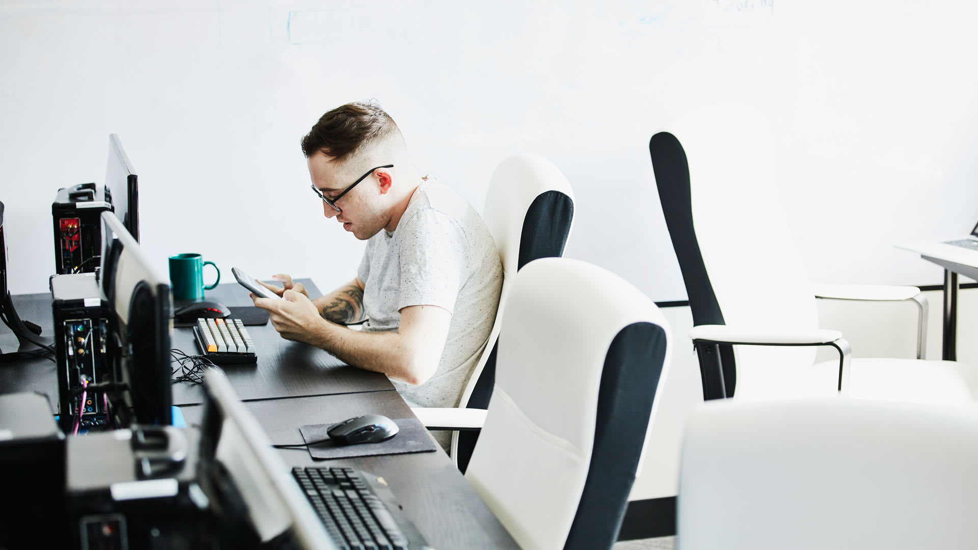 5 surprising things in your office that are ruining your productivity ...