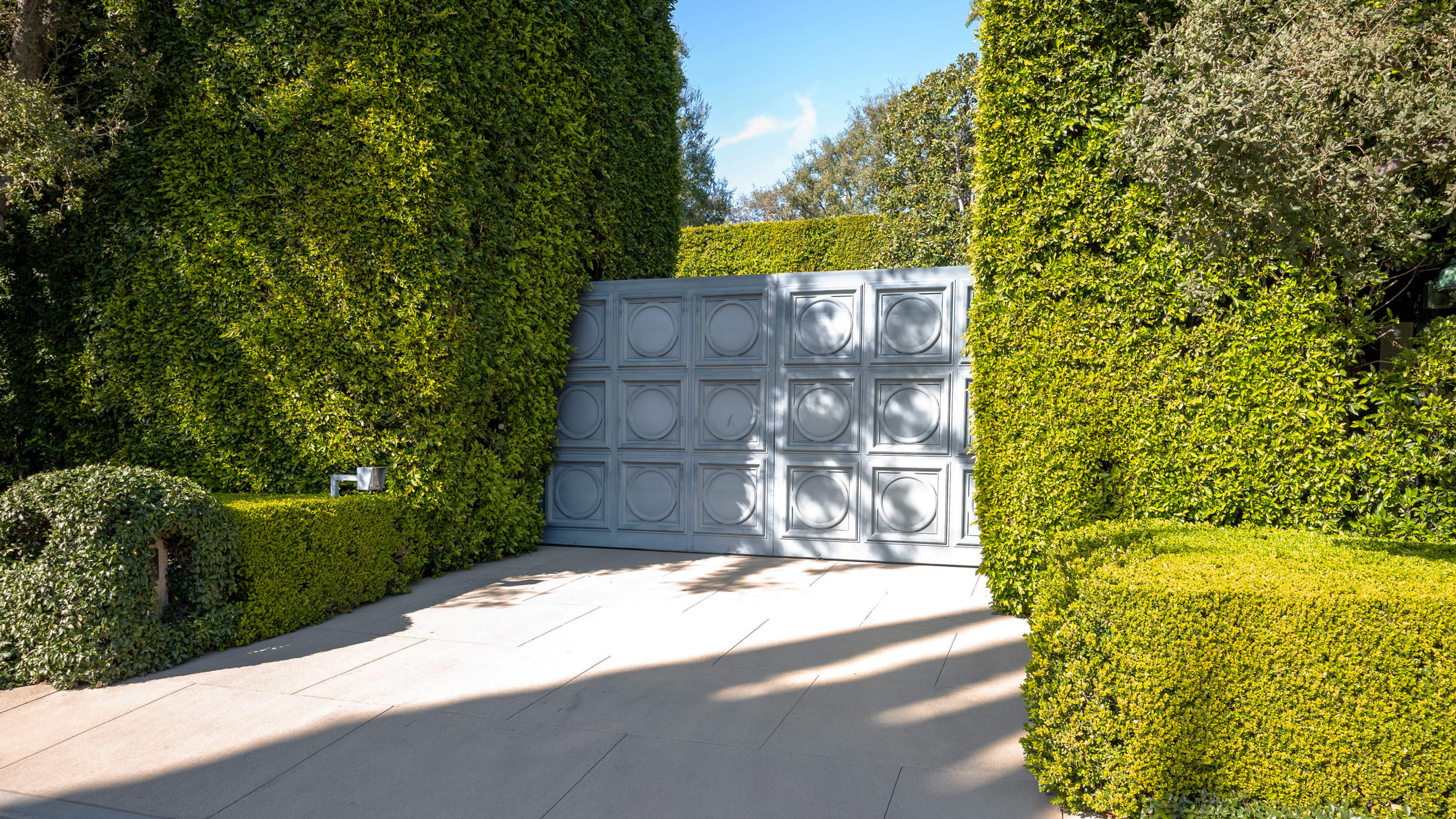 The 3 most ridiculous things about Jeff Bezos's new $165 million ...