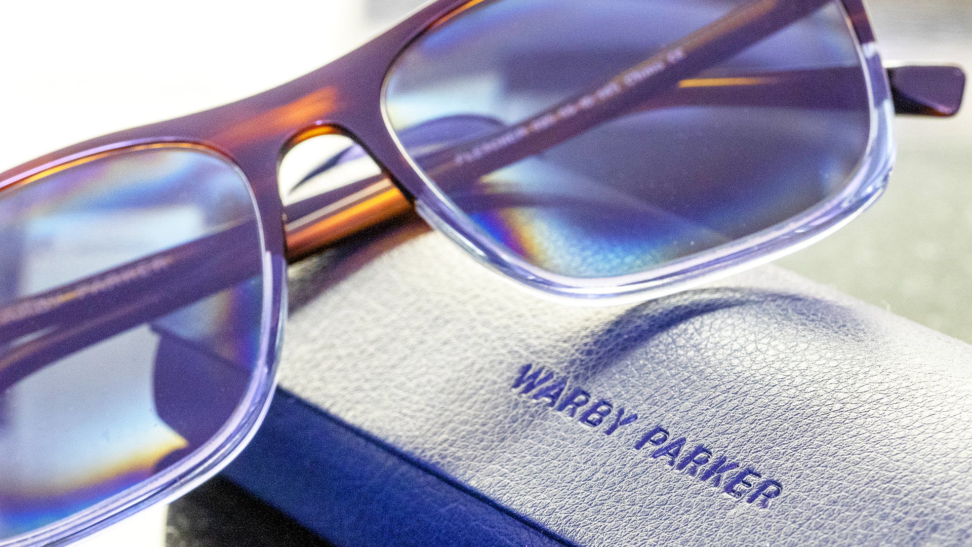How Warby Parker emerged from the pack to become the "it" online ...