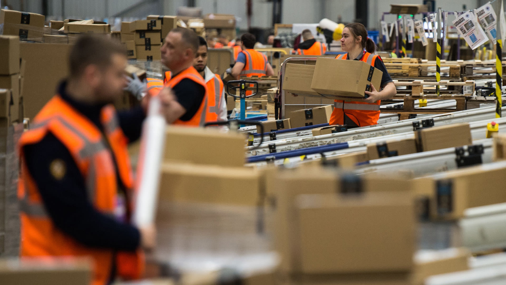 How do you practice social distancing in an Amazon warehouse? - Fast ...