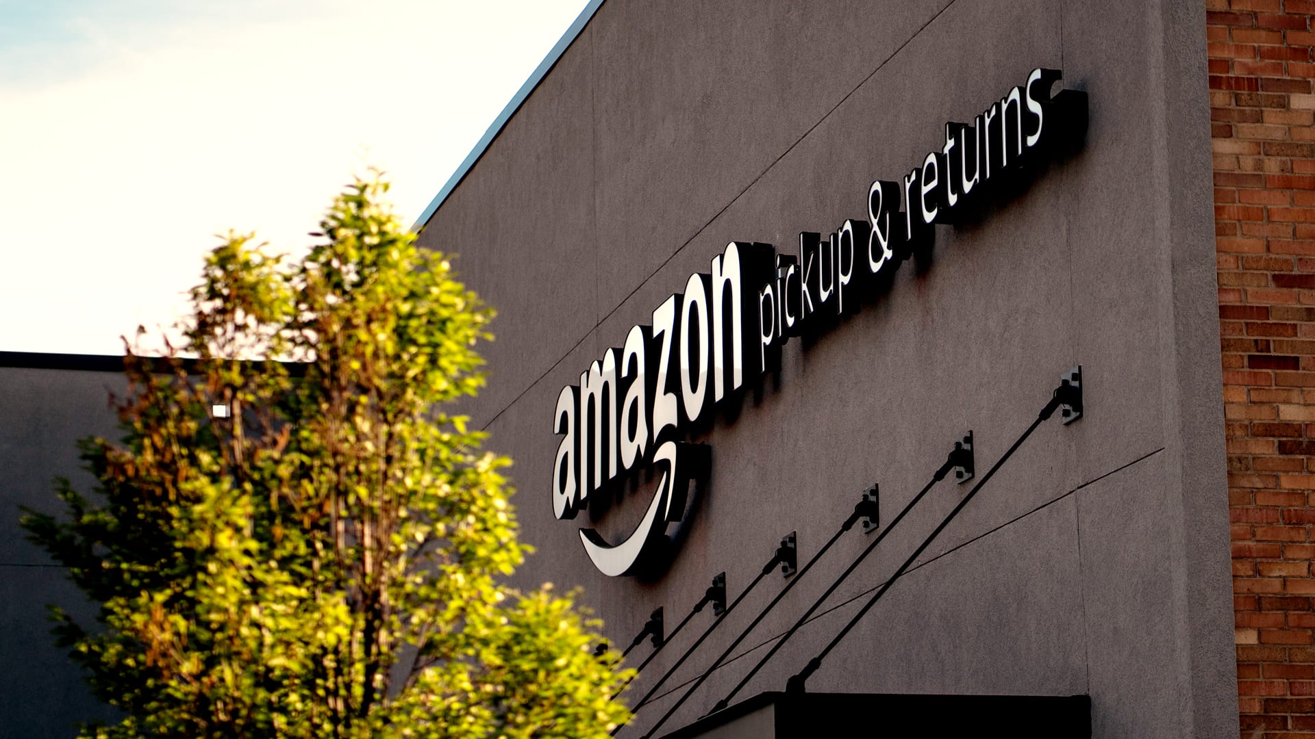 Amazon is giving customers more time to return items during the COVID ...