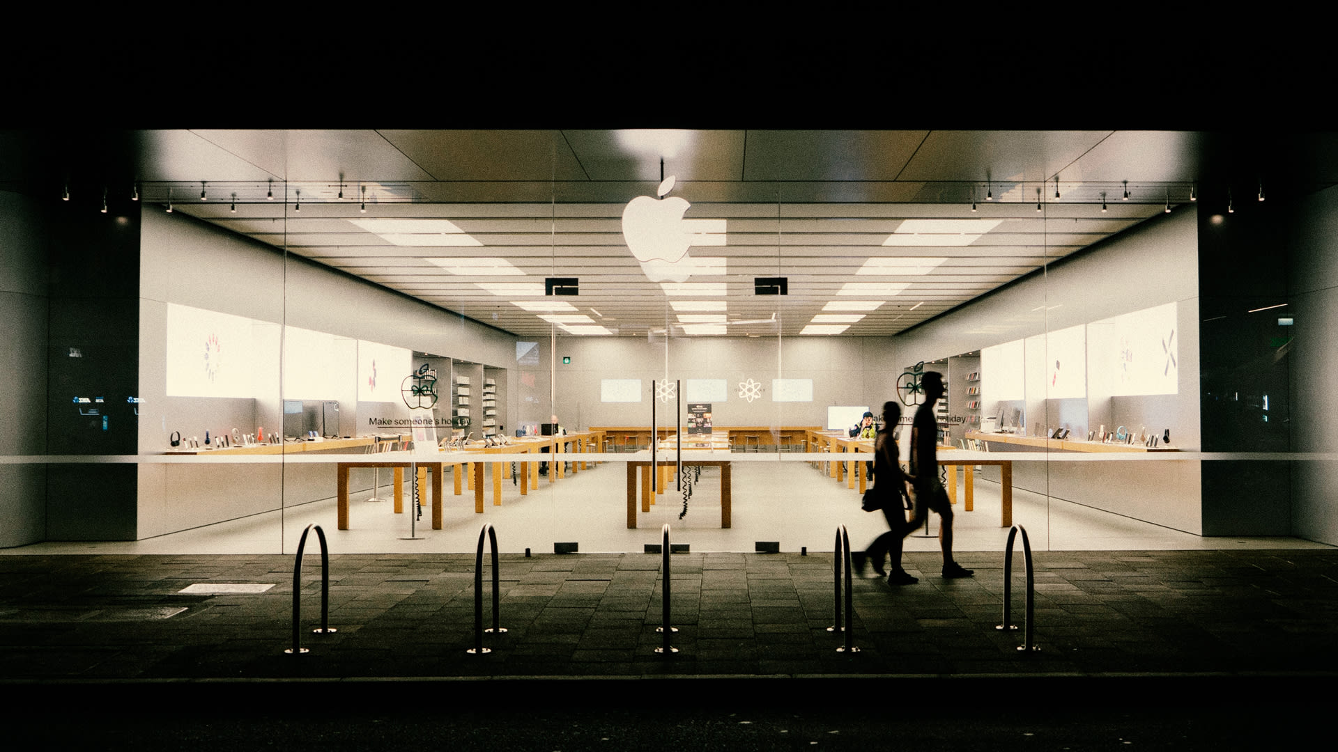 Apple's over-ear wireless headphones will be modular with magnetically ...