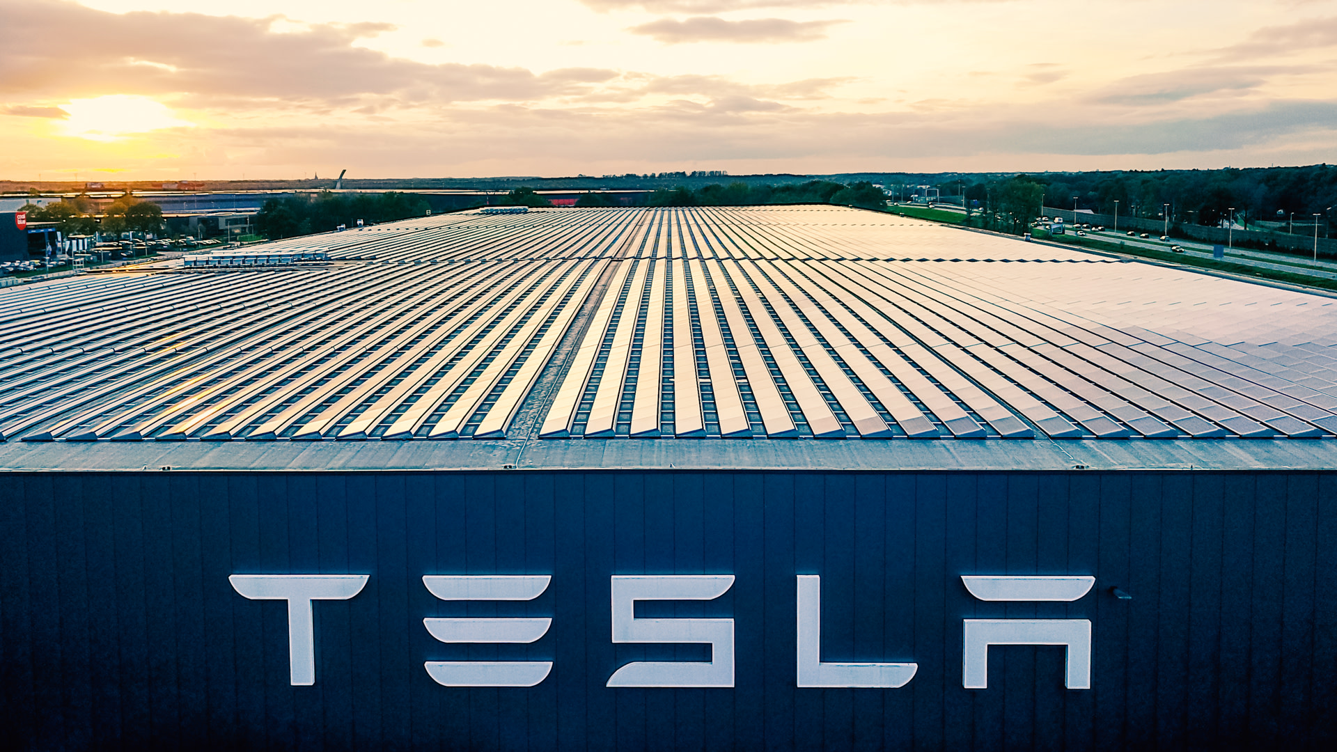 Report: Texas-size rivalry for Tesla's Cybertruck factory heats up ...