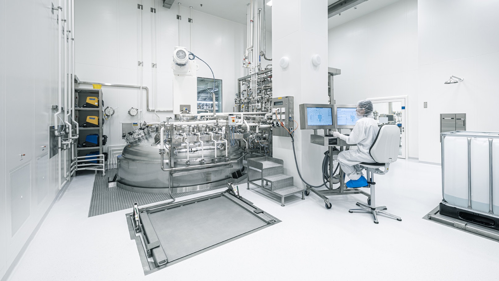 Inside one of the new, quick-build factories making the Moderna vaccine ...