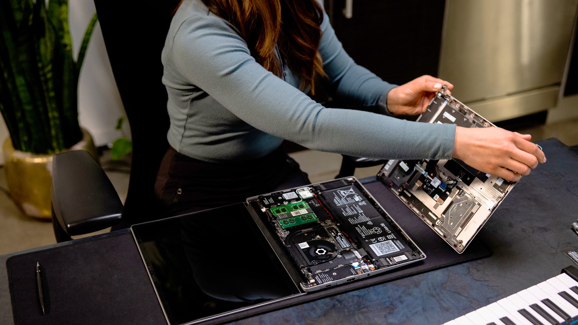 This startup is building a modular, repairable laptop that actually ...