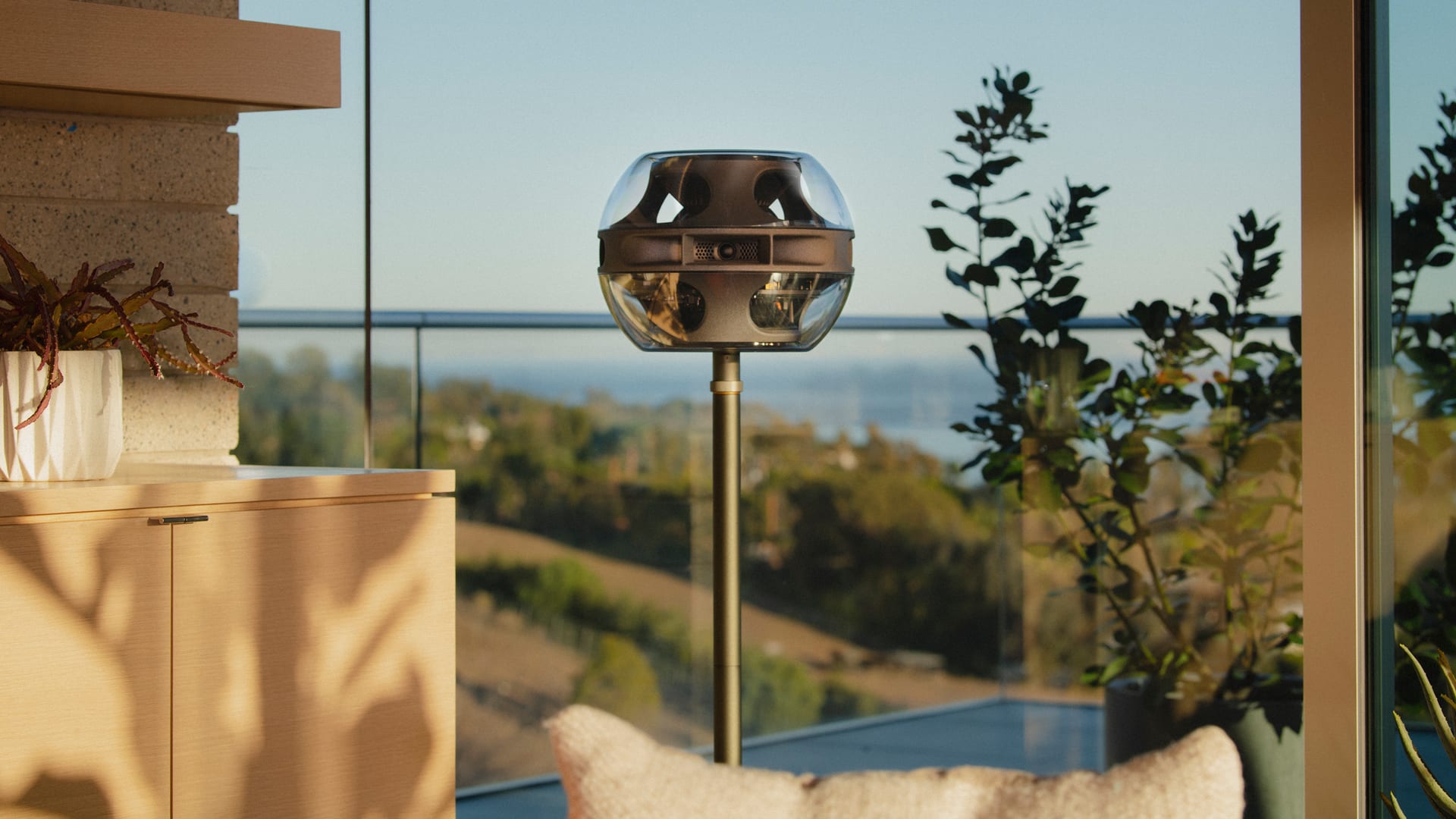 A 20-year Apple veteran just unveiled a wild new kind of speaker - Fast ...