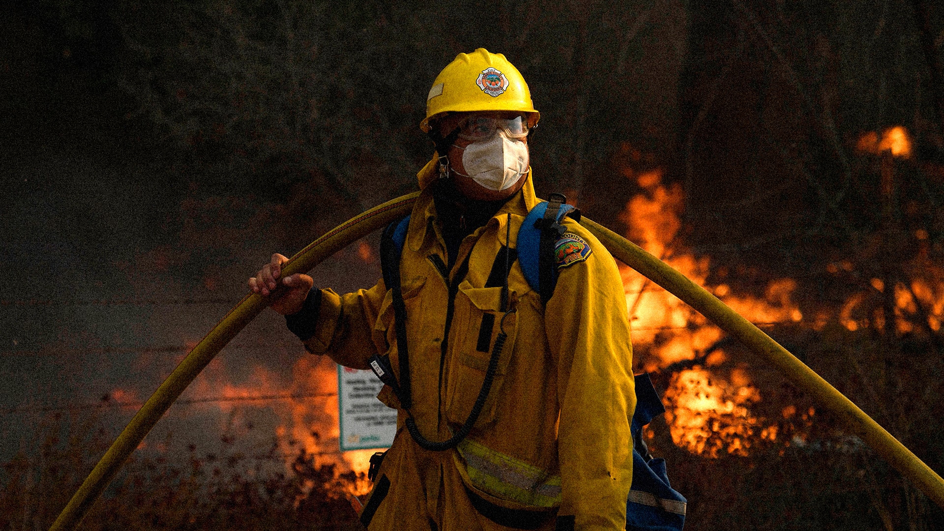 These wildfire tracker maps show smoke, hot spots, and air quality by ...