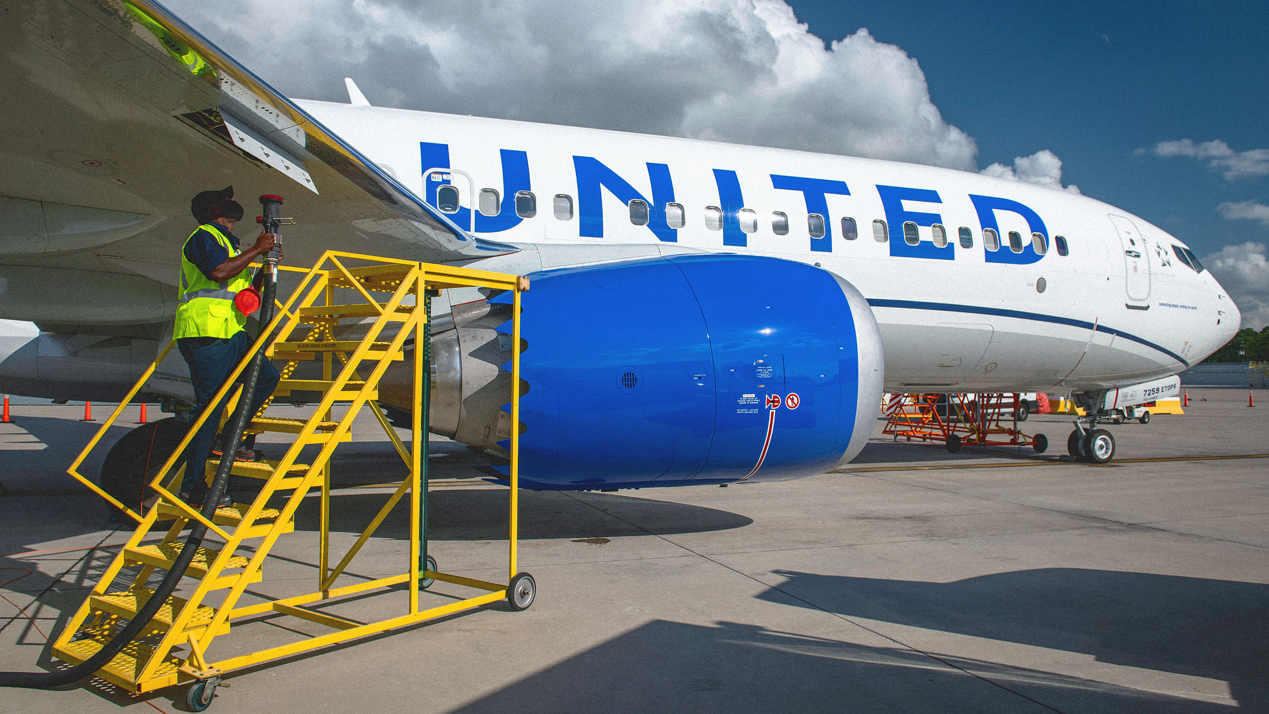 The first passenger flight powered by 100% sustainable fuel just took ...